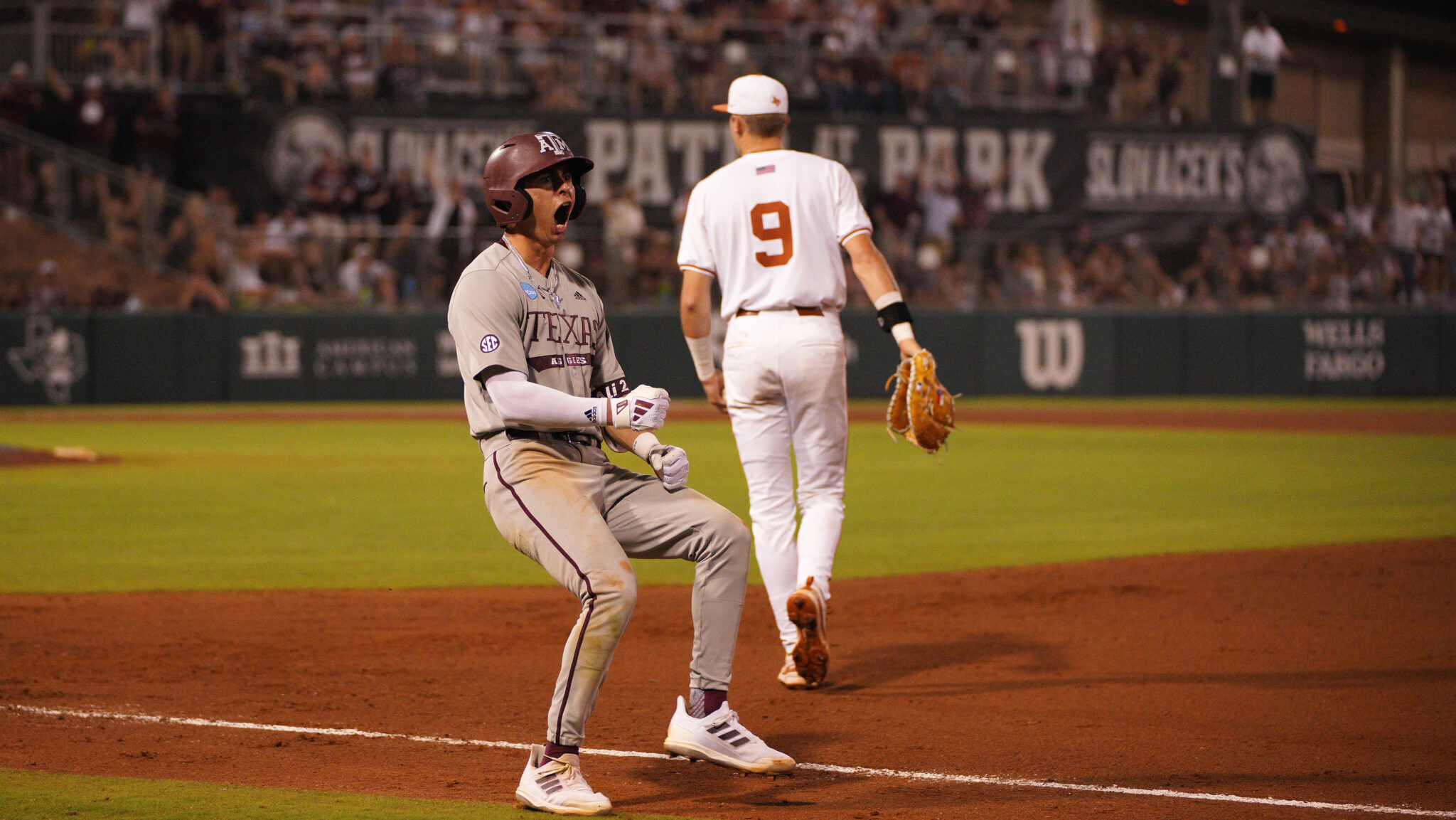 Texas A&M beats Texas in extra innings to go up 2-0 in Bryan-College ...