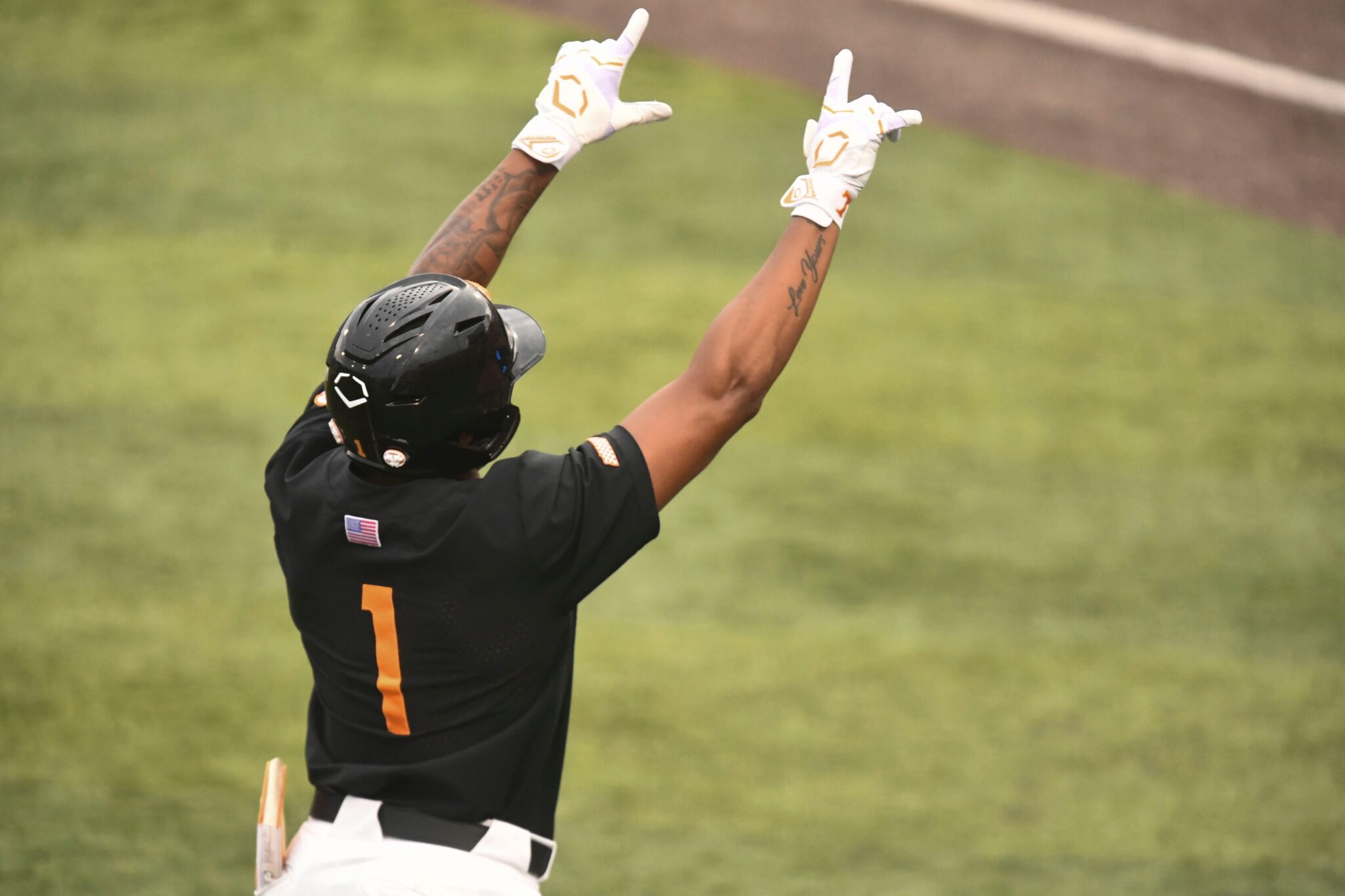 Tennessee sets single-game postseason HR record in Super Regional ...