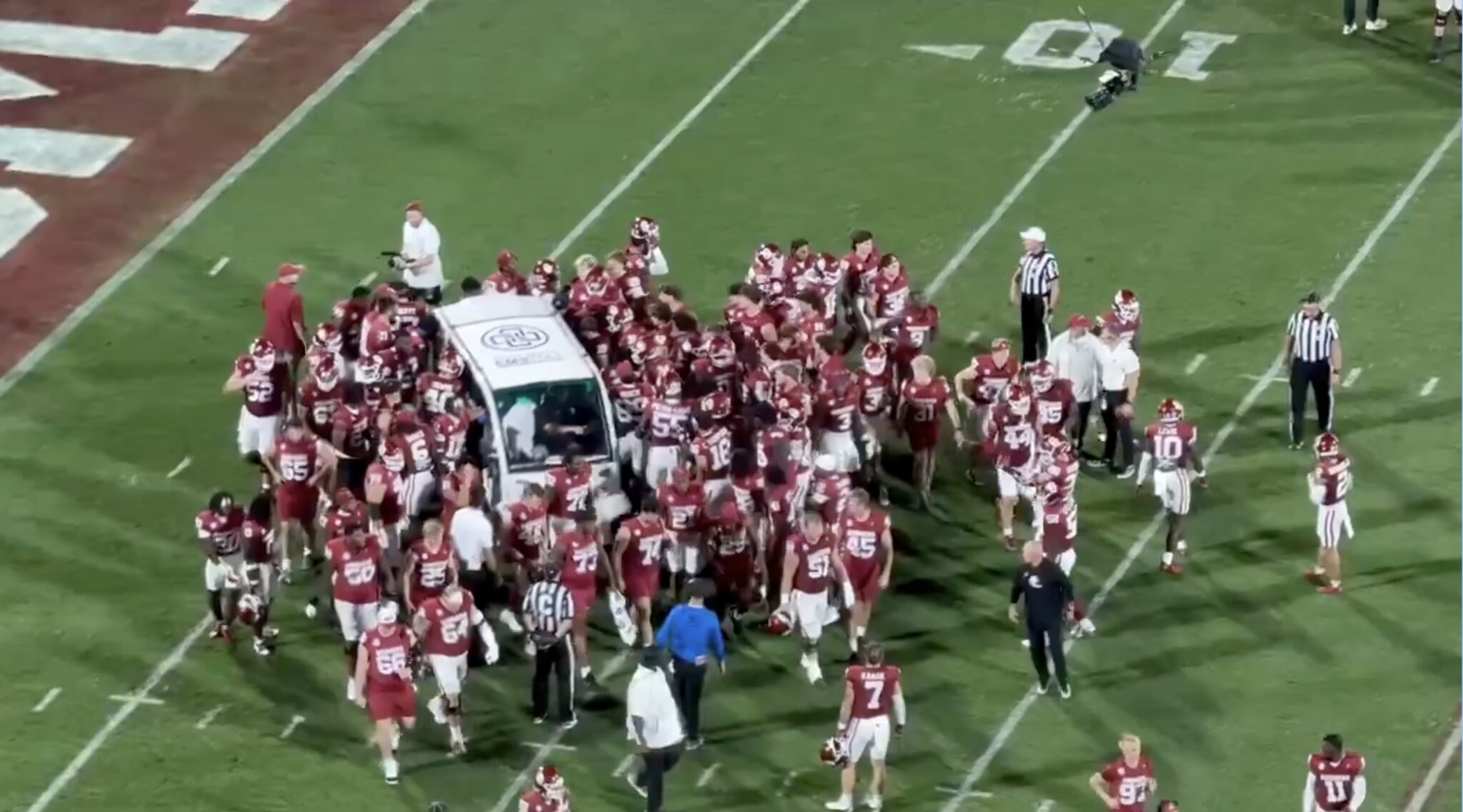 College football fans blast ABC for showing replay of Oklahoma player's ...
