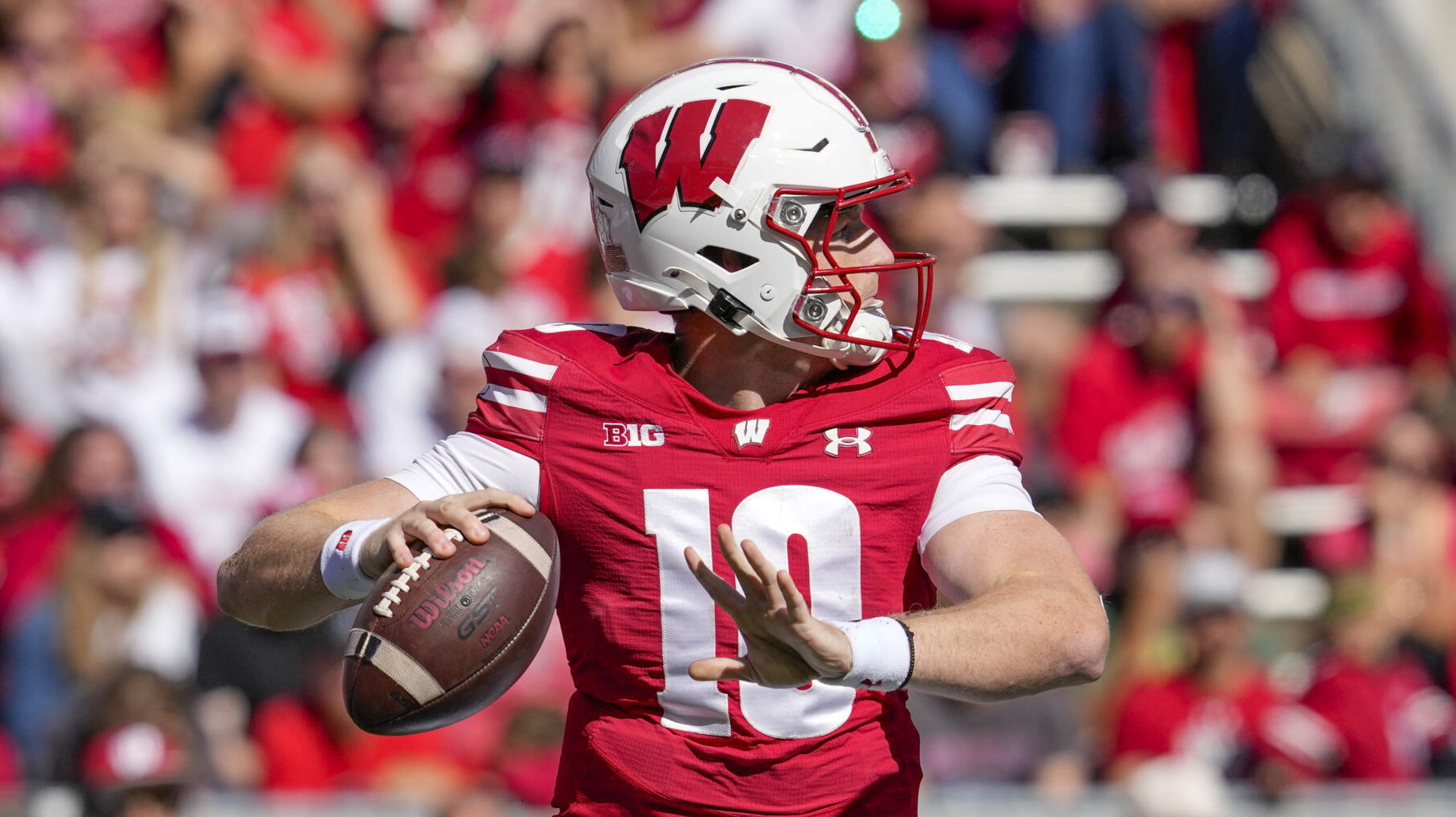 Wisconsin QB Tyler Van Dyke leaves Alabama game with injury in 1st ...