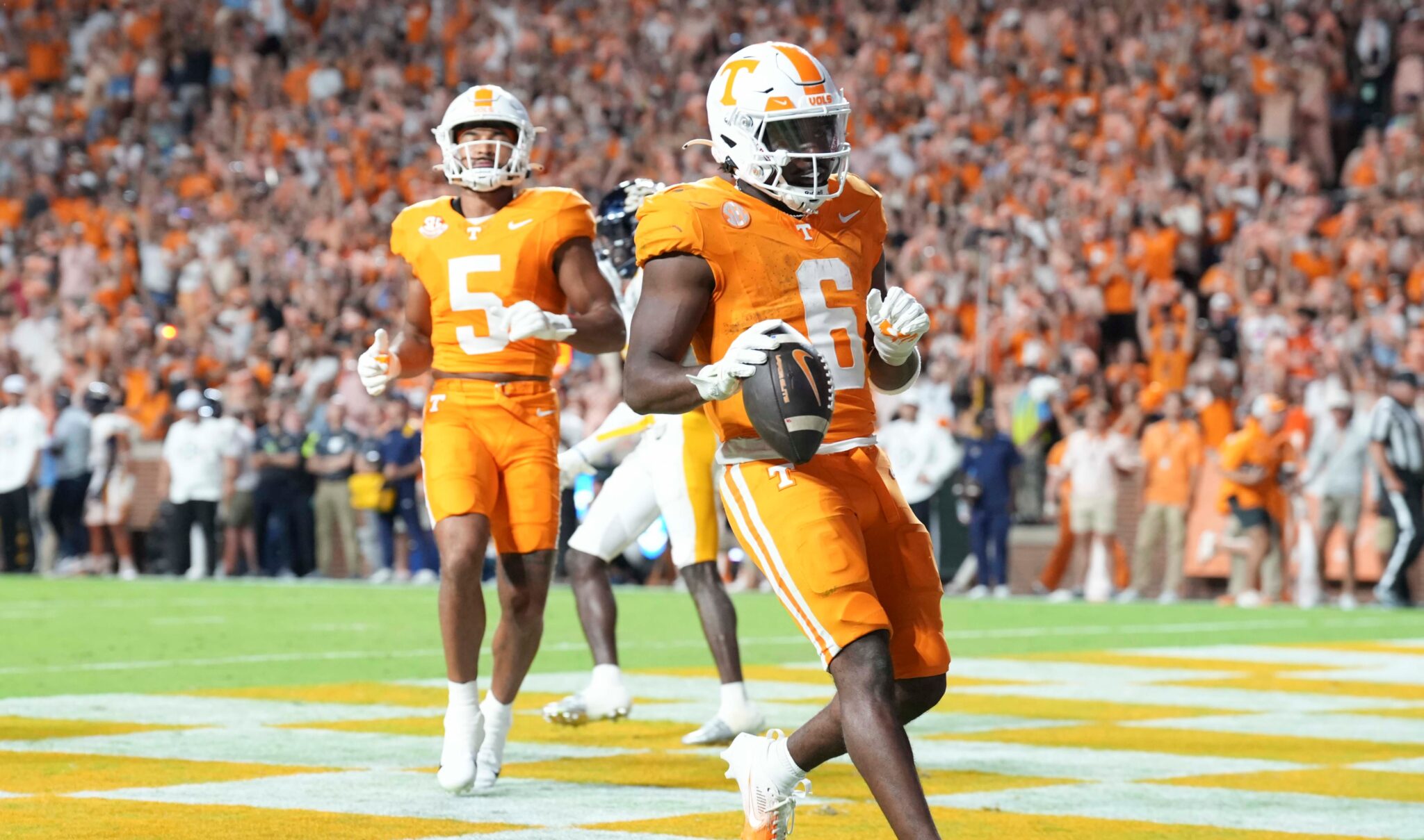 Dylan Sampson closing in on 95-year-old Tennessee rushing TD record ...