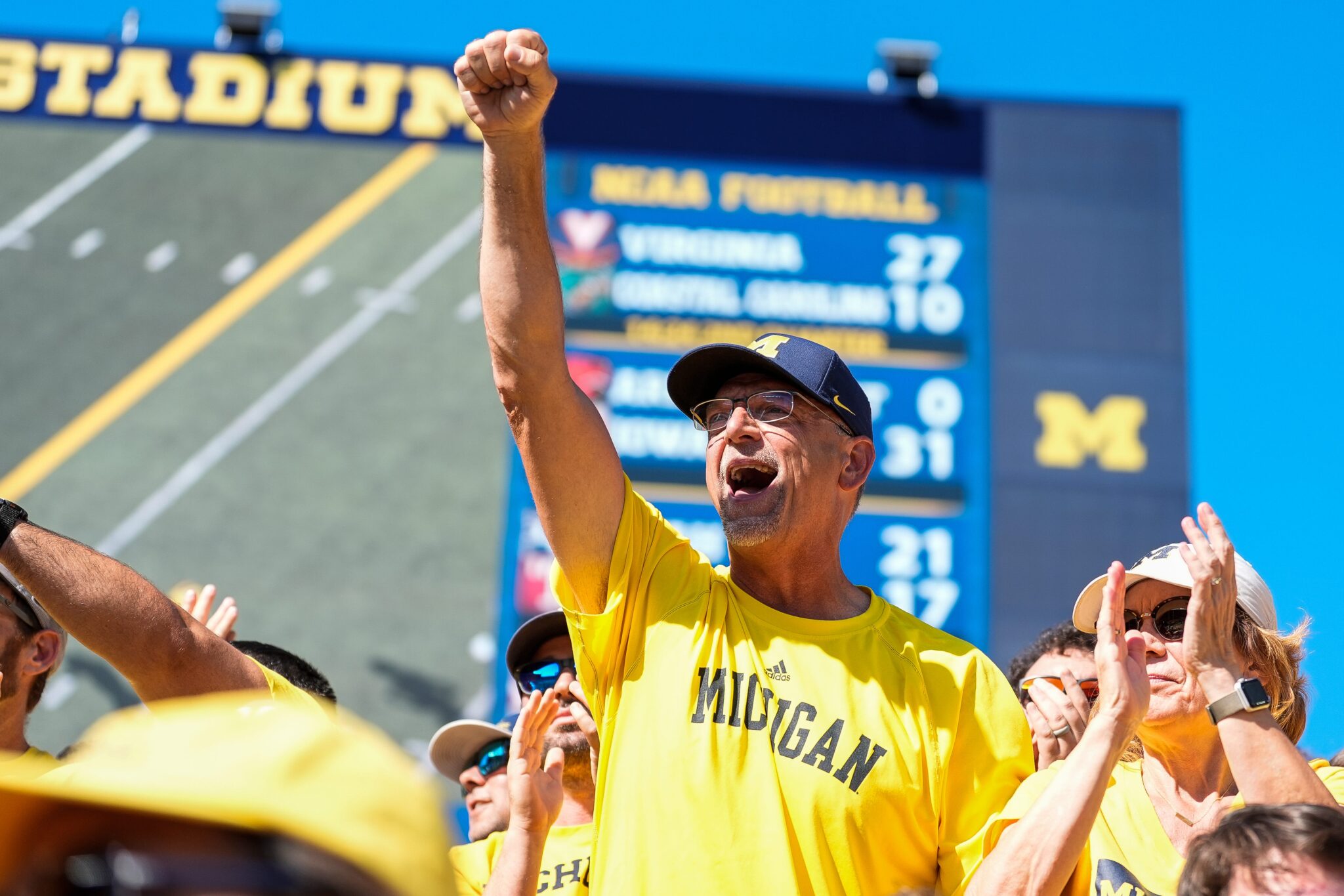 Michigan makes grammar mistake on scoreboard, gets trolled on social ...