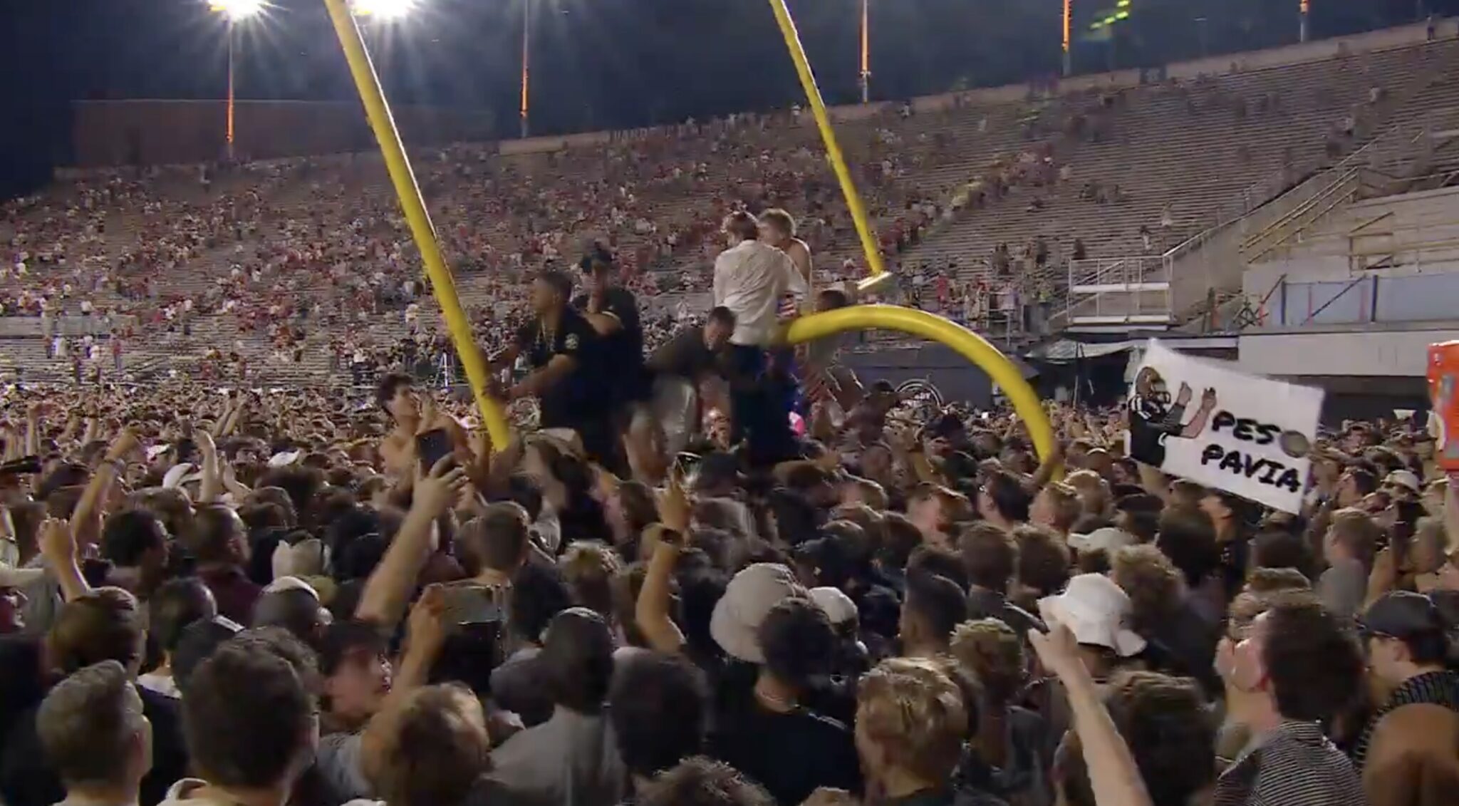 Vanderbilt fans tear down goalposts after unbelievable upset of No. 1 ...