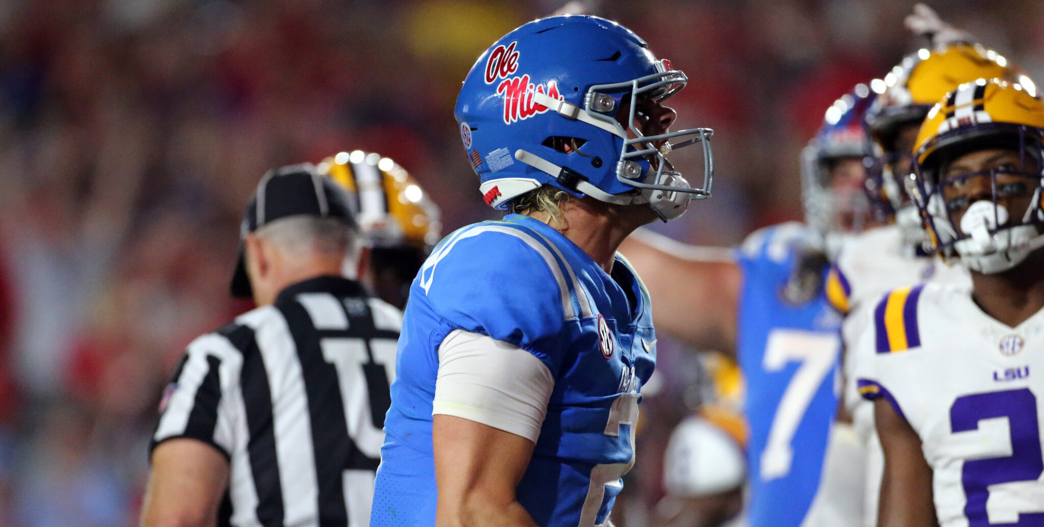 Fans flame Ole Miss for use of Jaxson Dart as lead blocker for JJ ...