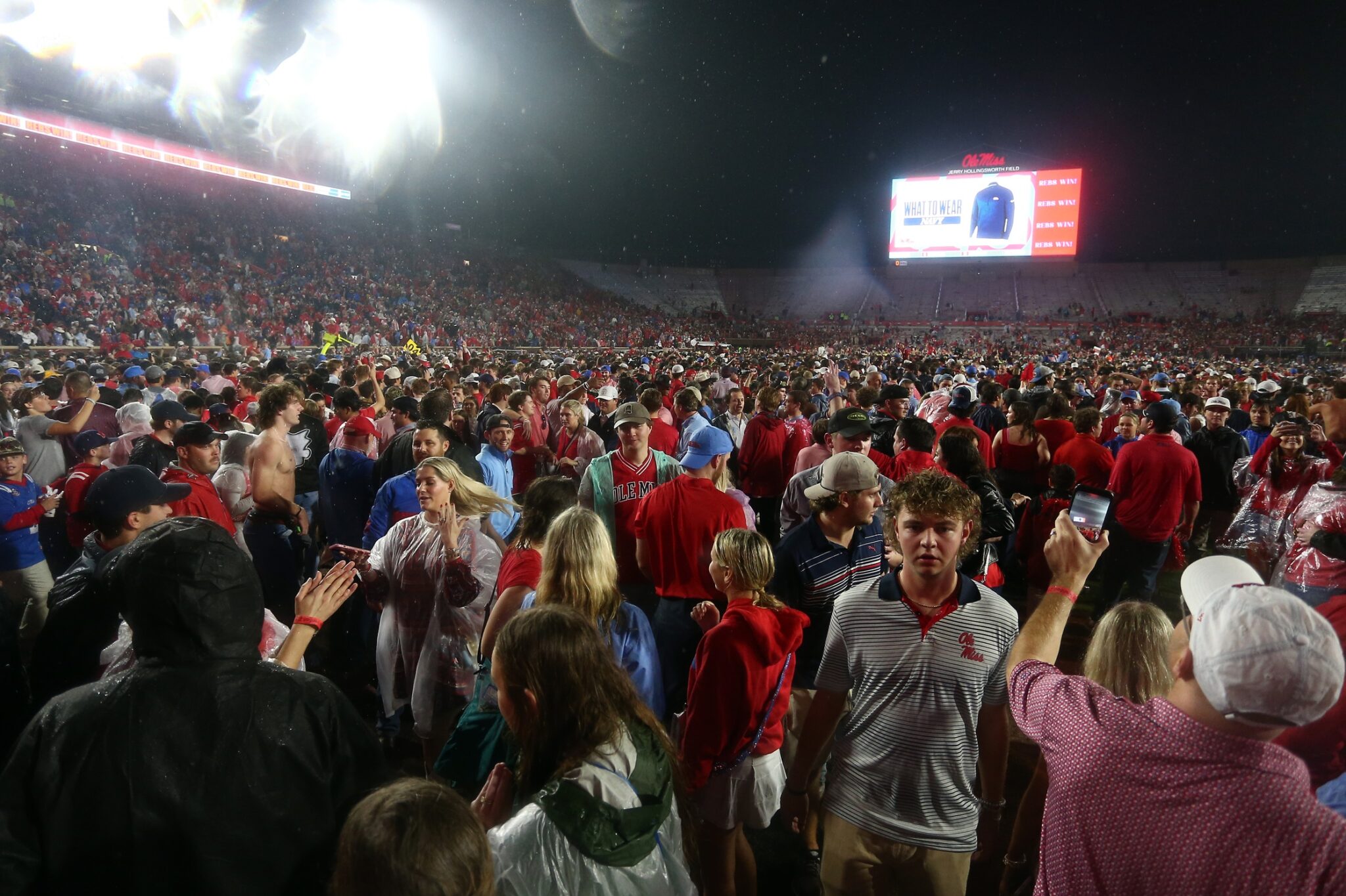 Ole Miss fans carry goalposts to The Square after upset of Georgia ...