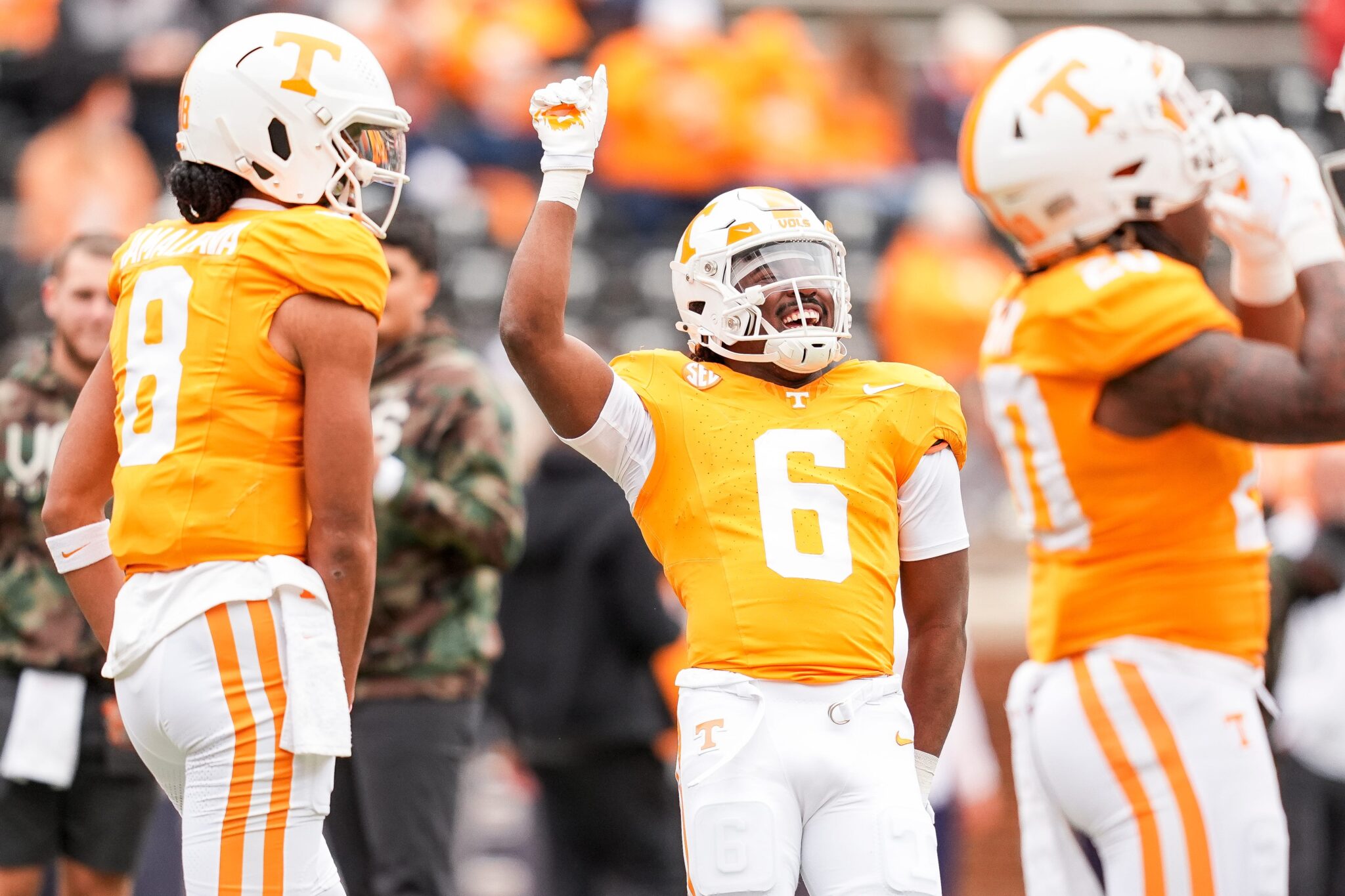 Dylan Sampson snaps Tennessee single-season record with opening TD vs ...