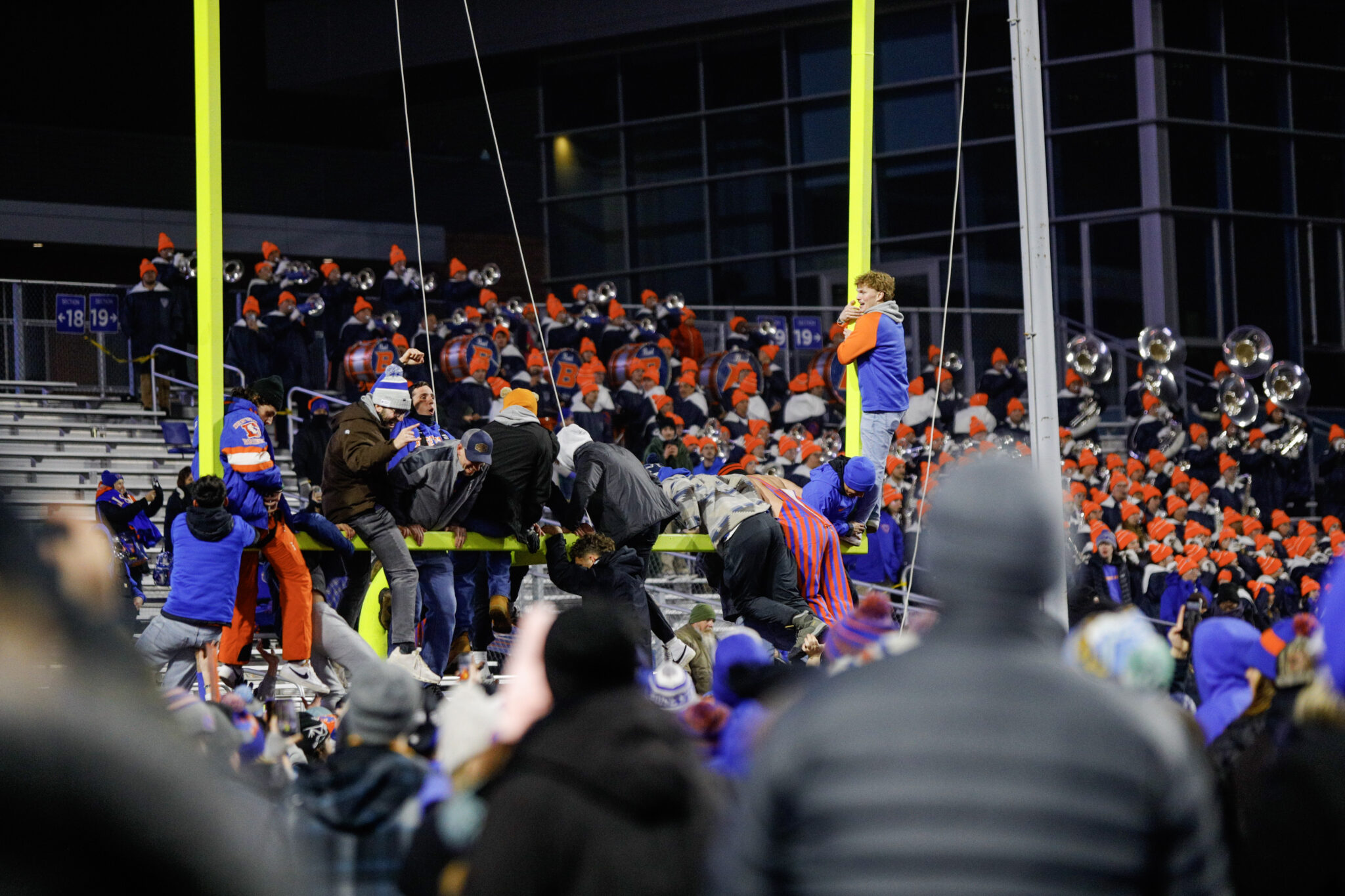Boise State fans take goal posts to Boise River after winning Mountain ...