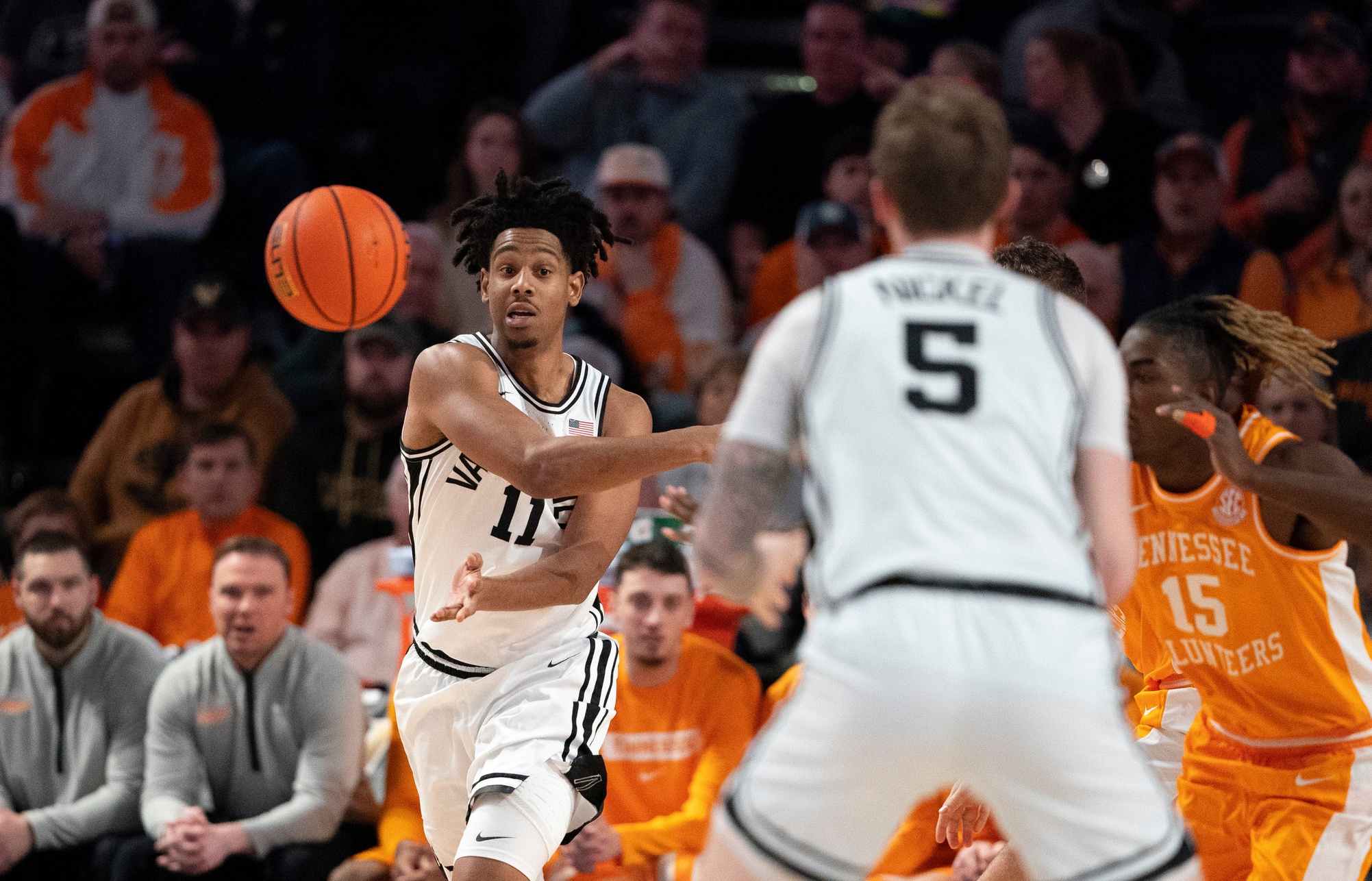 Vanderbilt storms court after stunning No. 6 Tennessee in epic finish ...