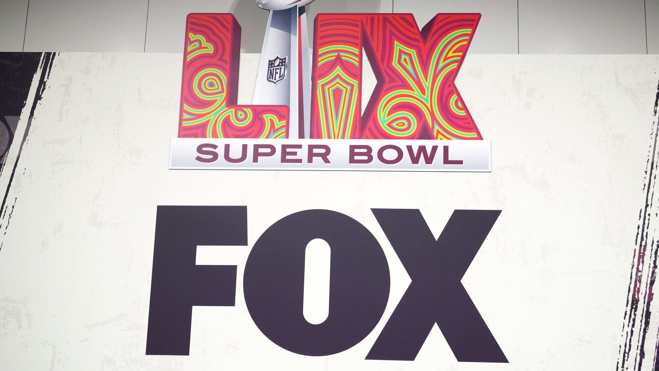 FOX crushed on social media for new scorebug introduced during Super ...