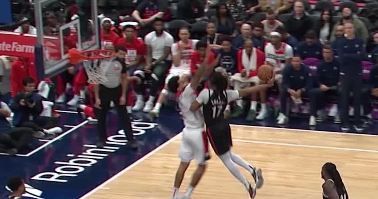 Shaedon Sharpe makes case for Dunk of the Year with monster slam ...