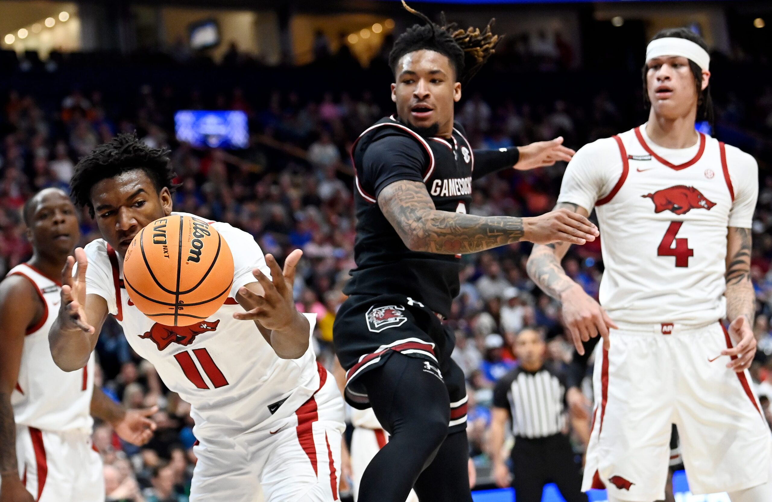 Zachary Davis, South Carolina SF, to enter transfer portal - Saturday ...