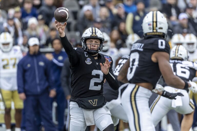 Ranking every SEC team’s quarterback spot in 2025 by confidence ...