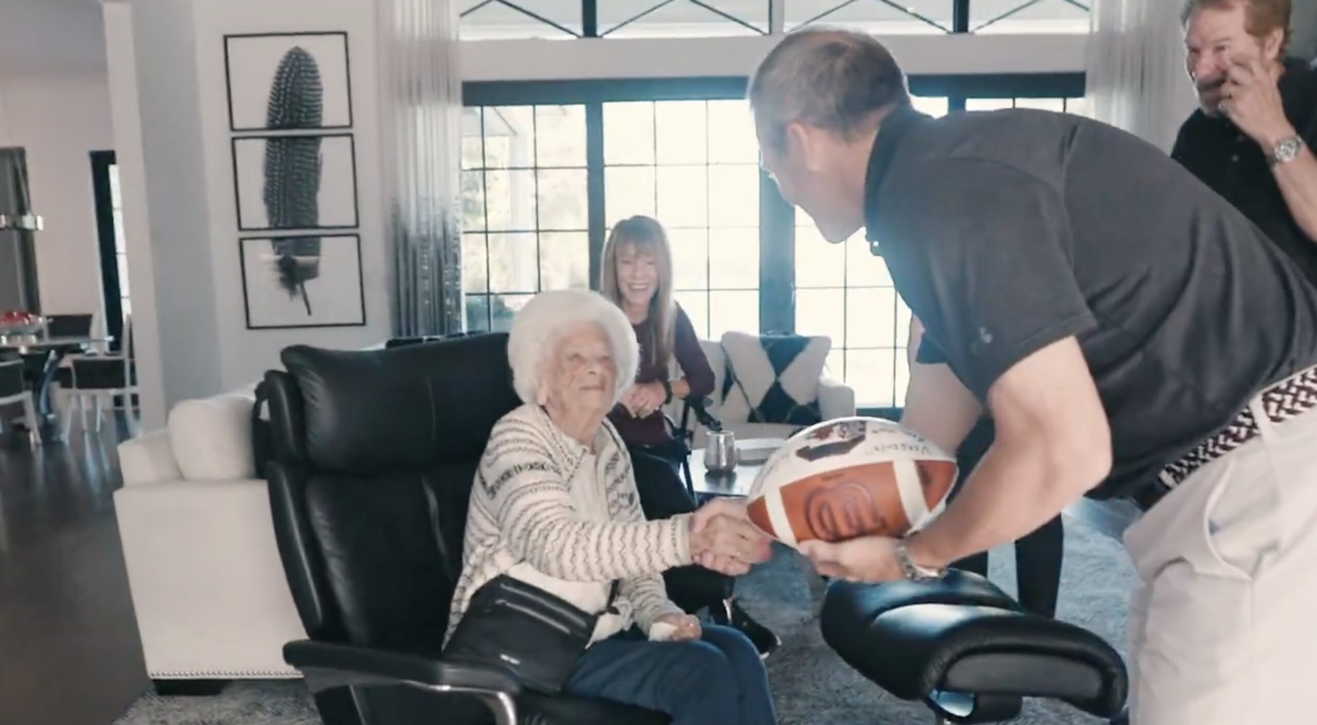 Shane Beamer hand-delivers signed ball to South Carolina fan for 100th ...