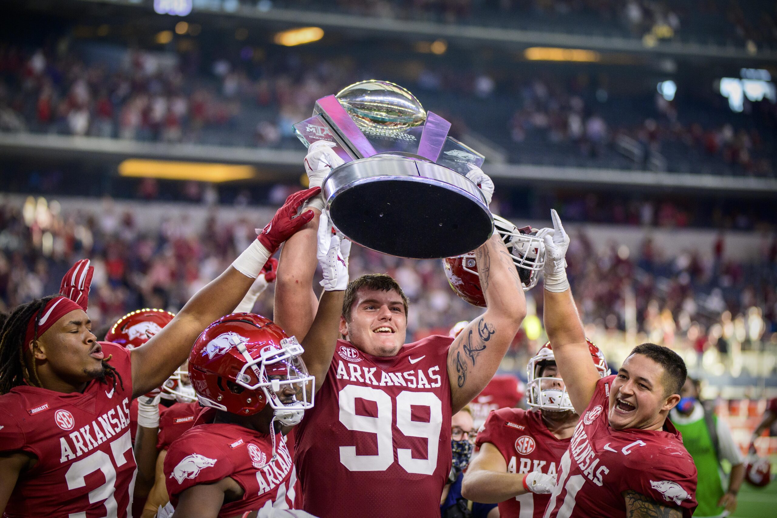 Arkansas DL ready to play Texas A&M at home after years of Southwest ...