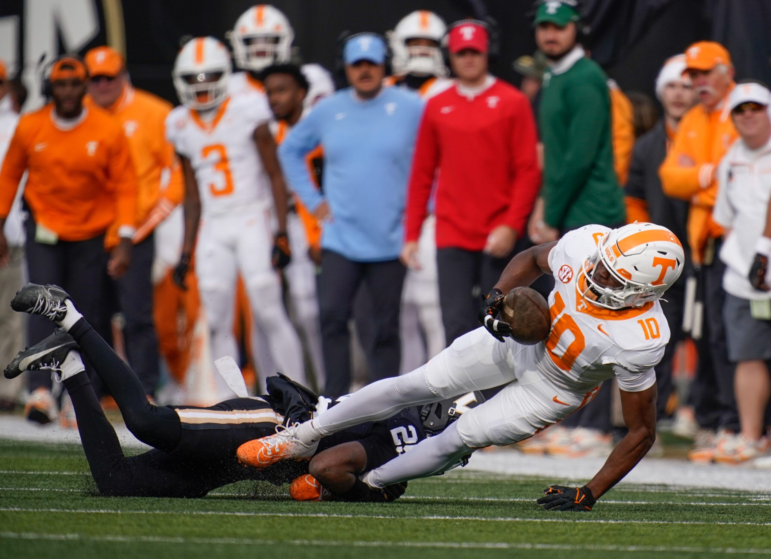 Tennessee's Mike Matthews dealing with injury during fall camp, per ...