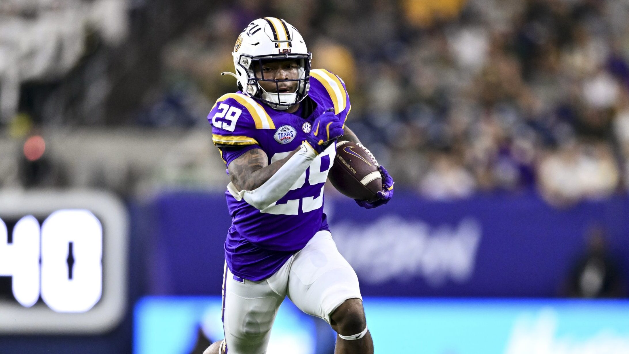 Caden Durham reportedly considering a return to LSU following transfer ...