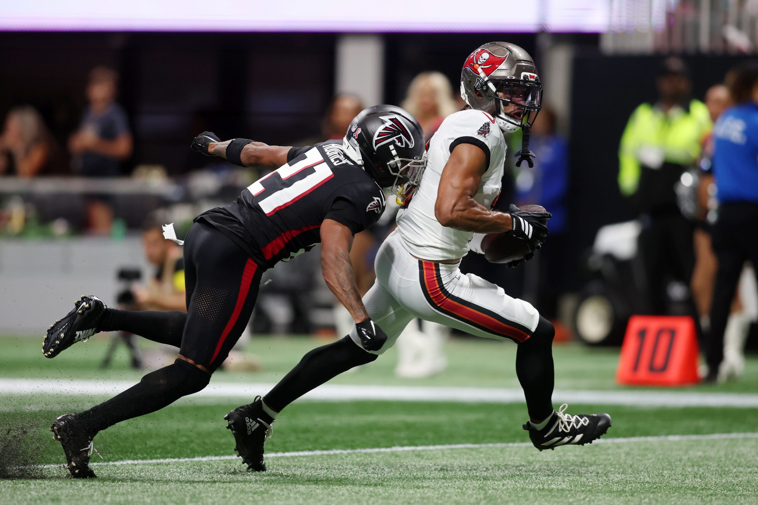 Emeka Egbuka hauls in game-winning TD from Baker Mayfield, Bucs hold on ...