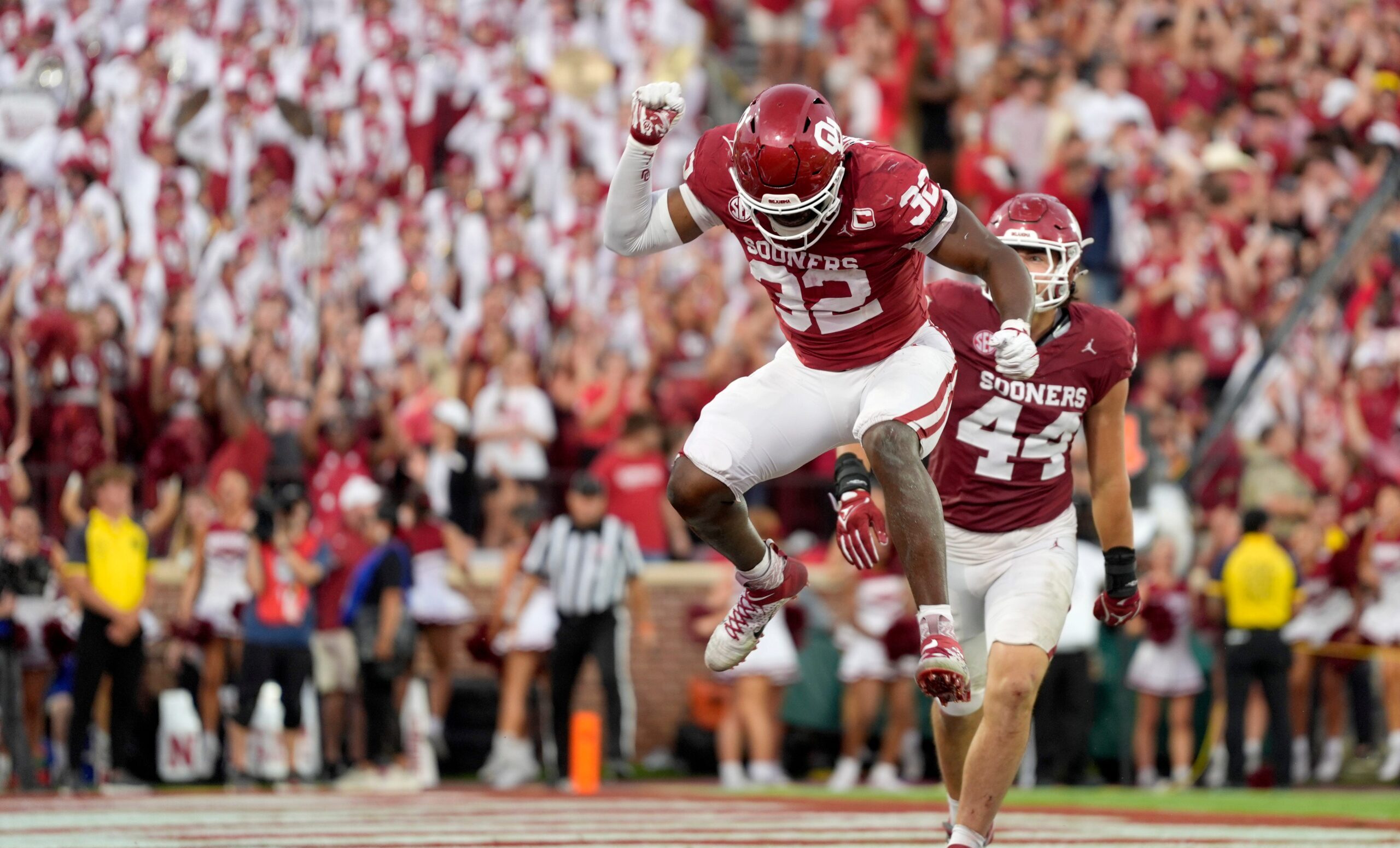 R Mason Thomas delivers vicious stiff arm en route to 71-yard-scoop and ...