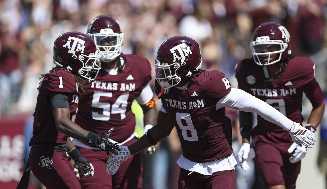 Mike Elko reveals plan for Le'Veon Moss vs. Miami - Saturday Down South