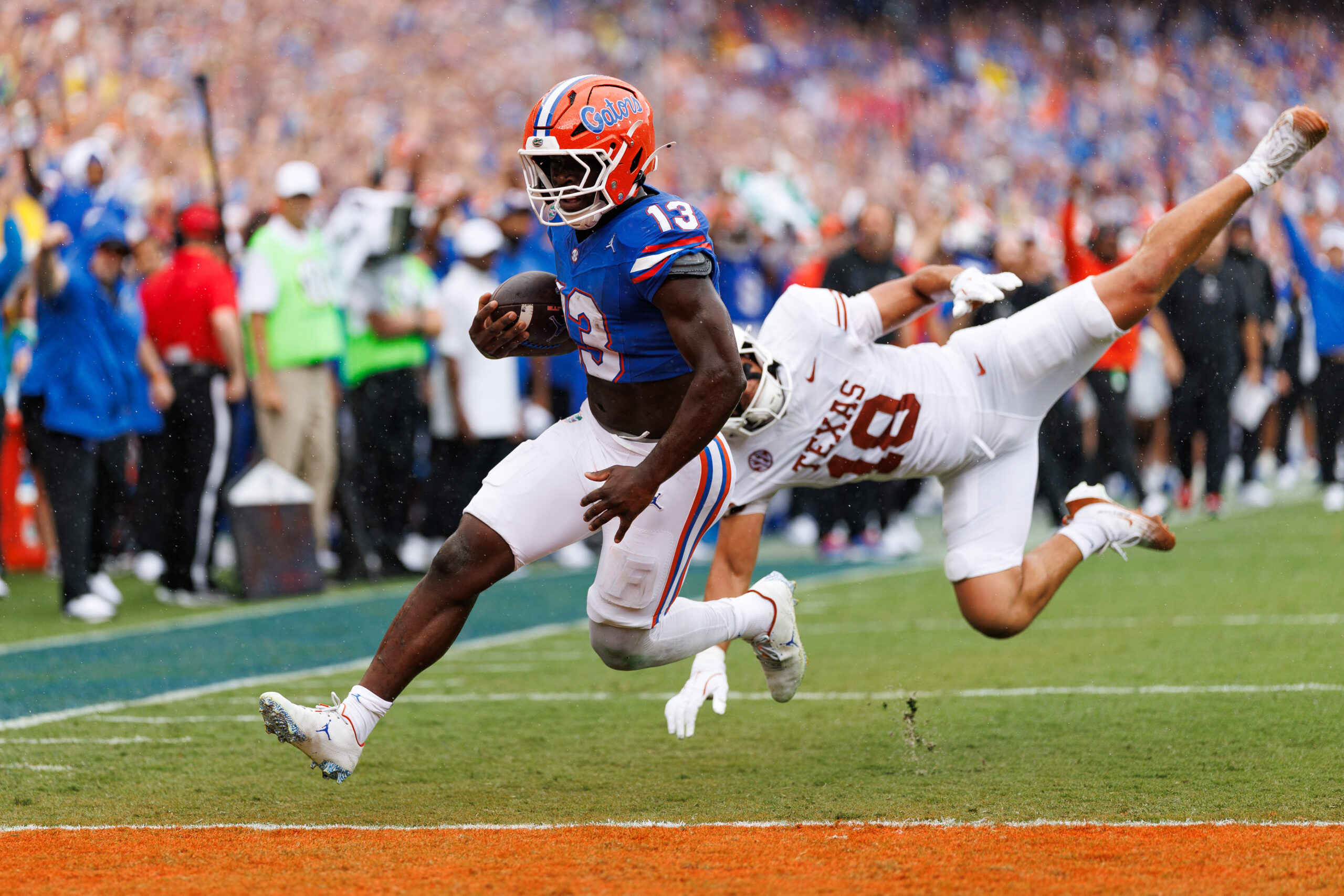 Fans, media rip Texas for brutal first-half showing at Florida ...