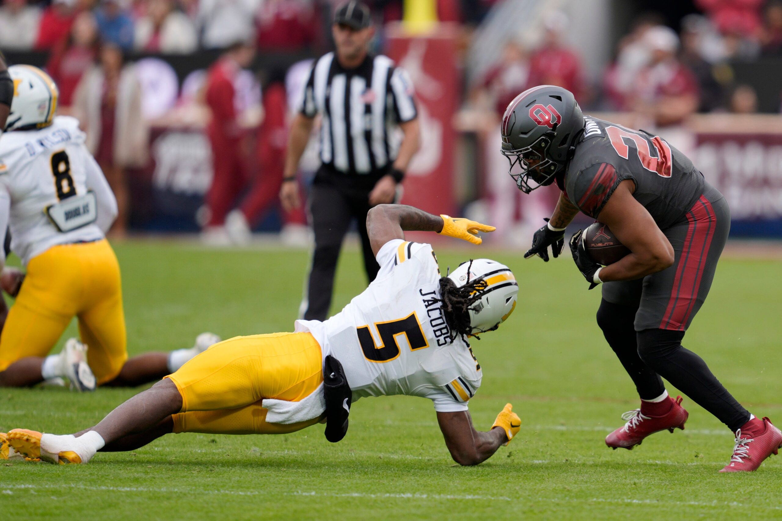 Brent Venables says Xavier Robinson played through knee injury in win ...