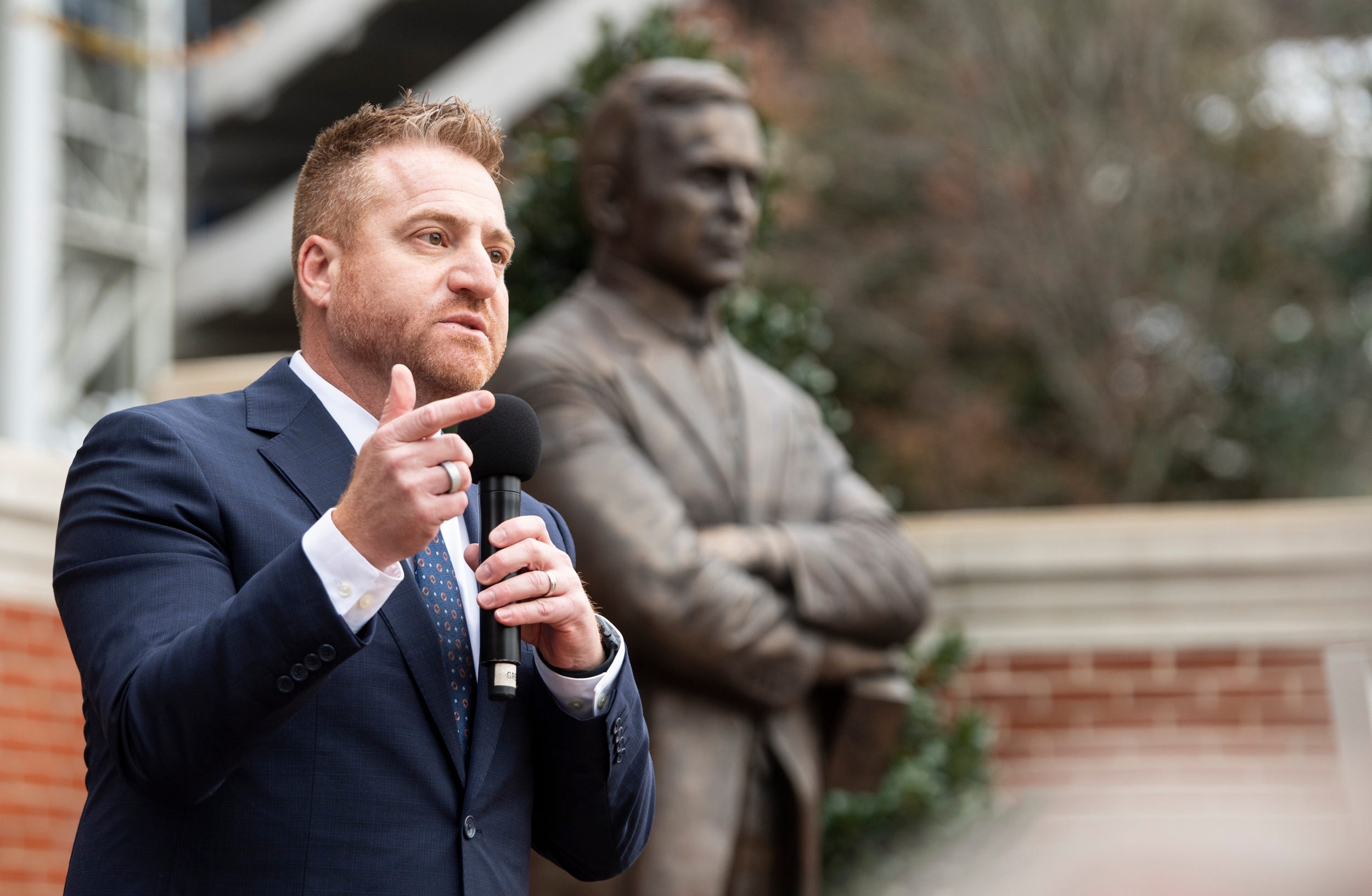 Auburn expected to pursue high-profile transfer quarterback, per report ...