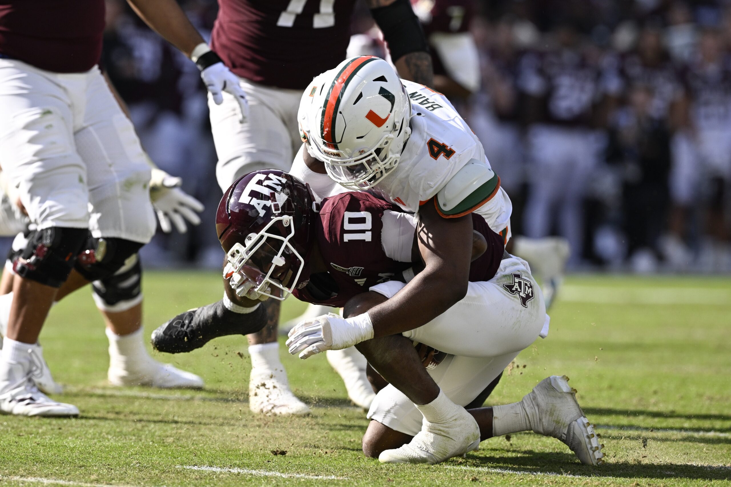 Rueben Bain goes off on Texas A&M, Mike Elko in NSFW locker room ...