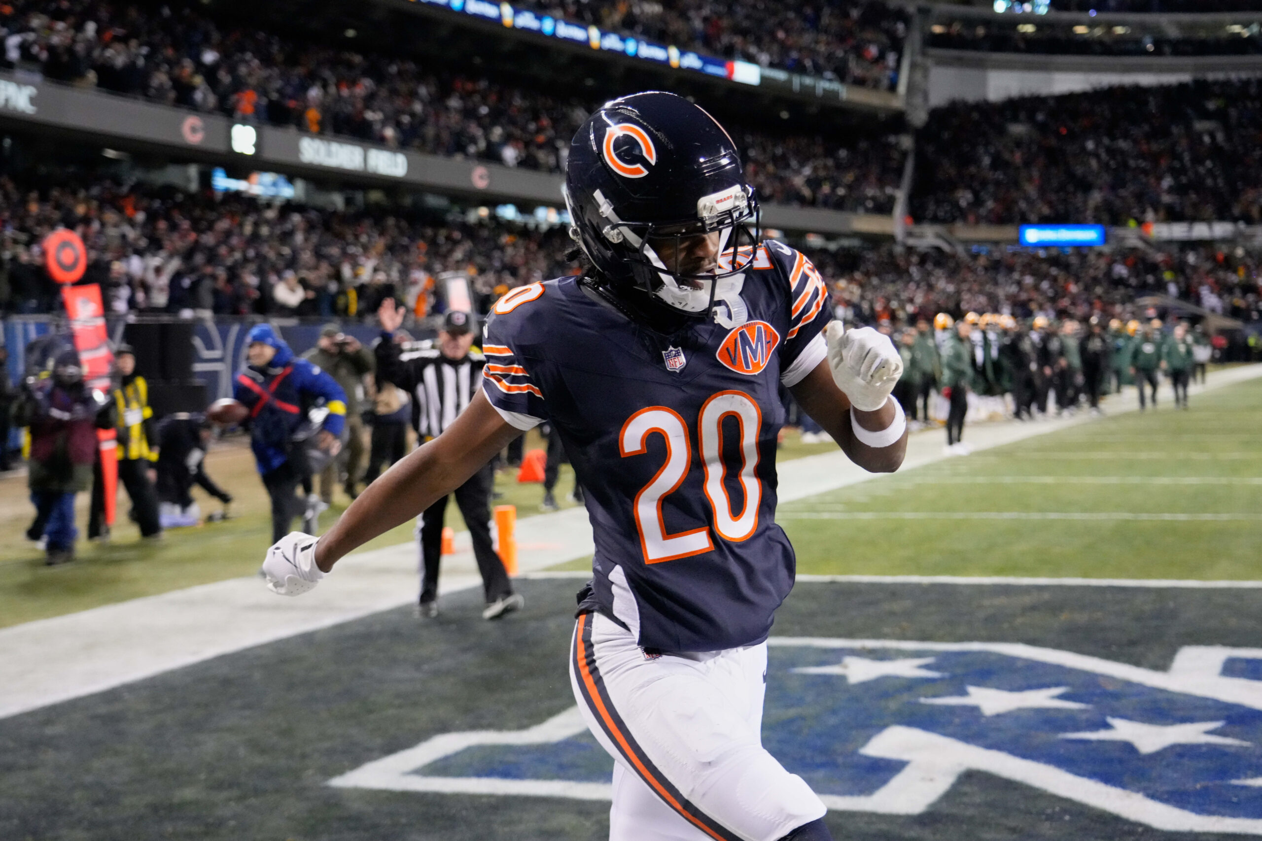 Former Texas A&M WR Jahdae Walker scores game-tying TD for Chicago ...