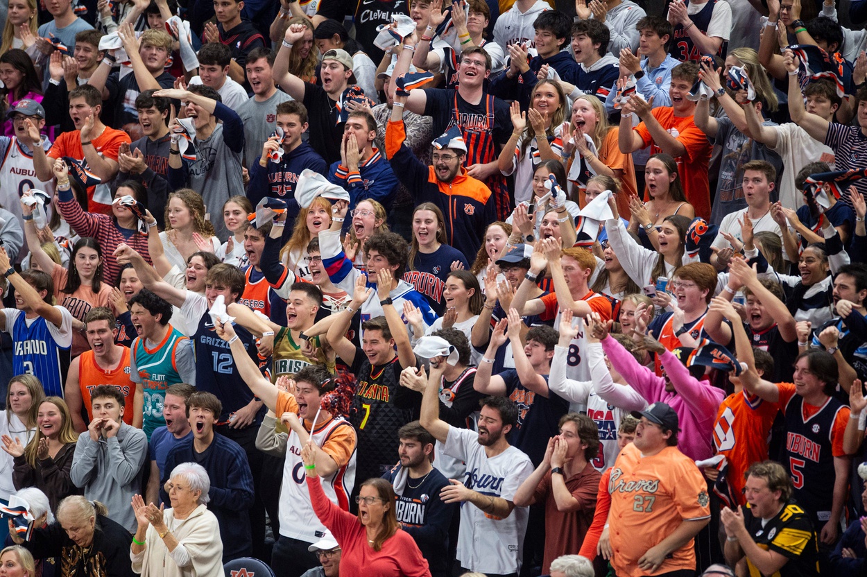 Auburn fans throw trash, berate officials after game-winner is waved ...