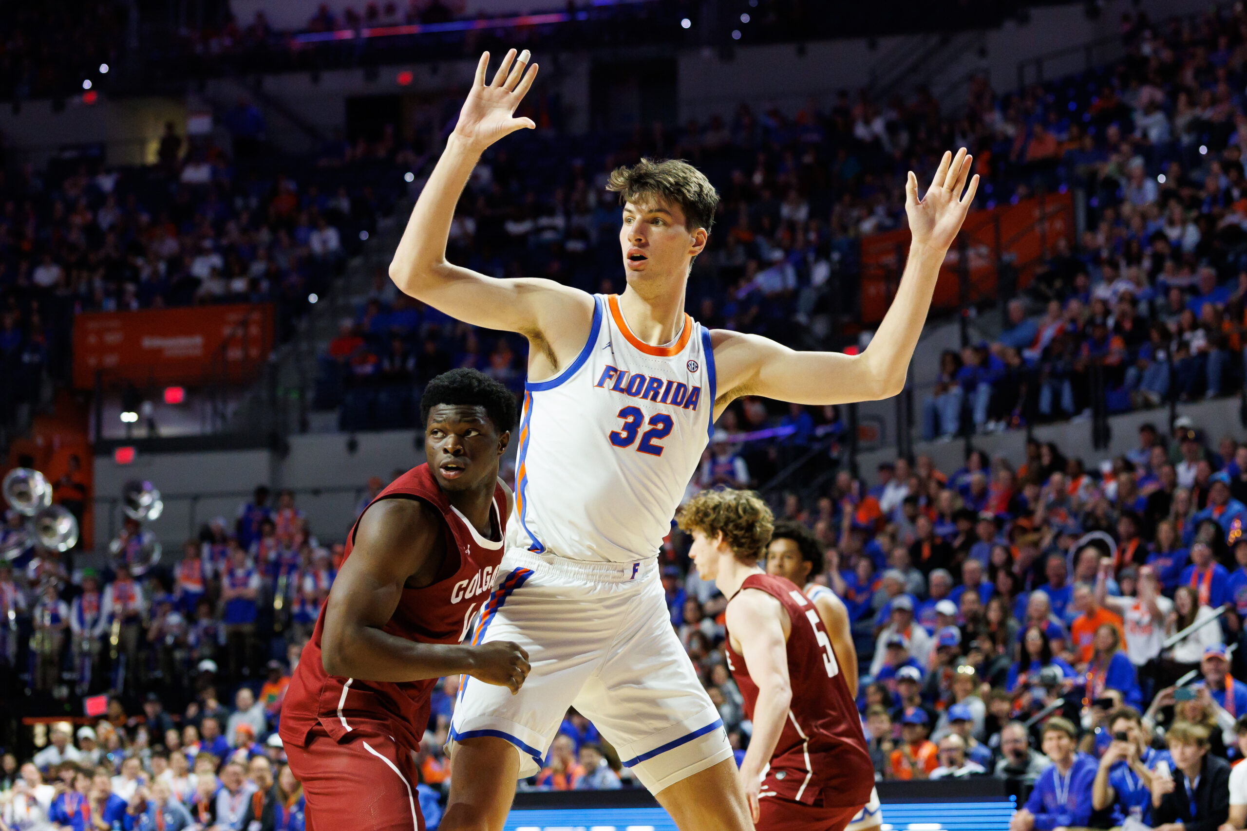 Florida crowd goes wild as 7-9 Olivier Rioux gets Gators to 100 points ...