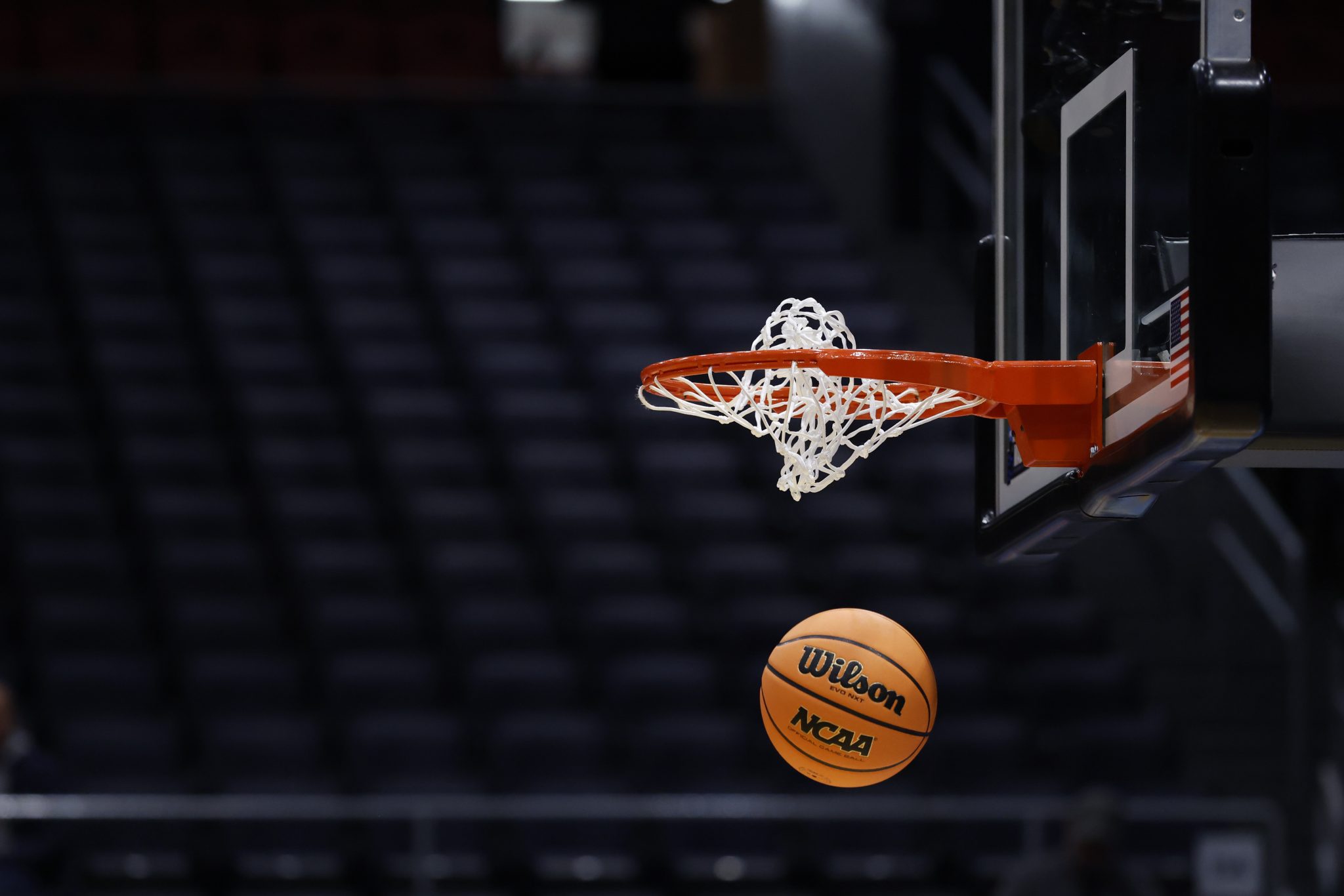 PrizePicks vs. Underdog: Best DFS App for March Madness?