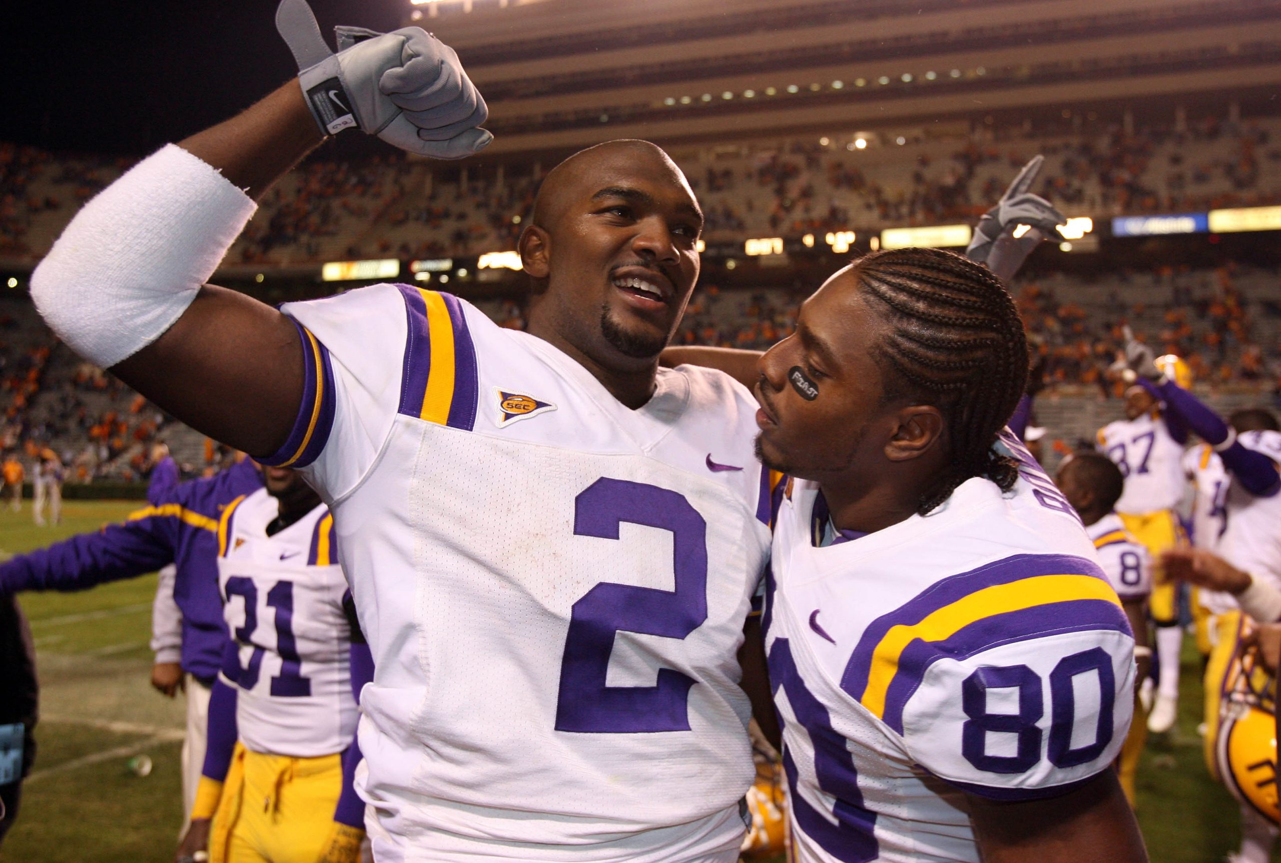 Lane Kiffin Welcomes JaMarcus Russell Back to LSU Practice - BVM Sports