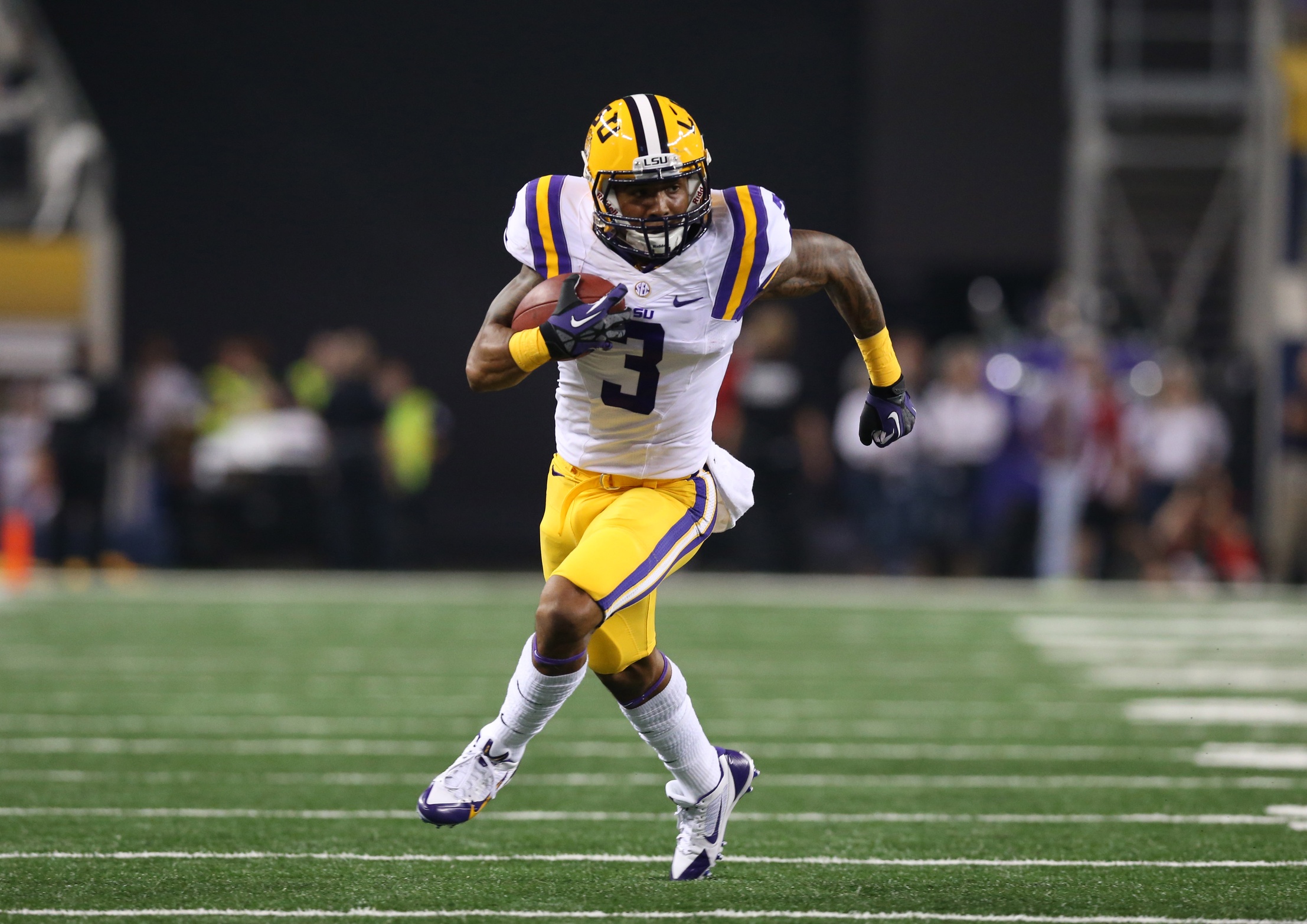 Despite QB track record, WRs still want to play at LSU