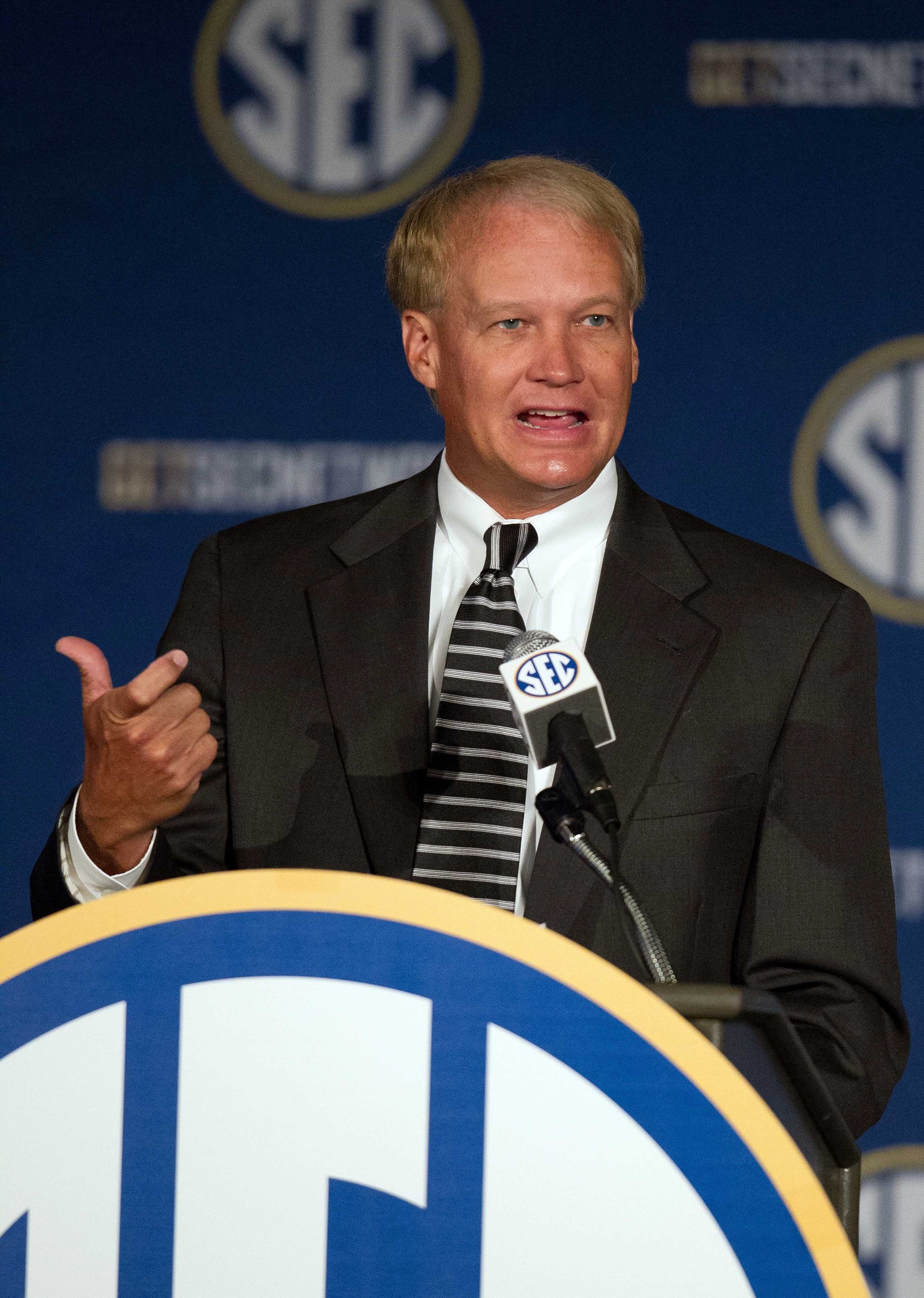 SEC discusses, explains college football rules changes for 2015