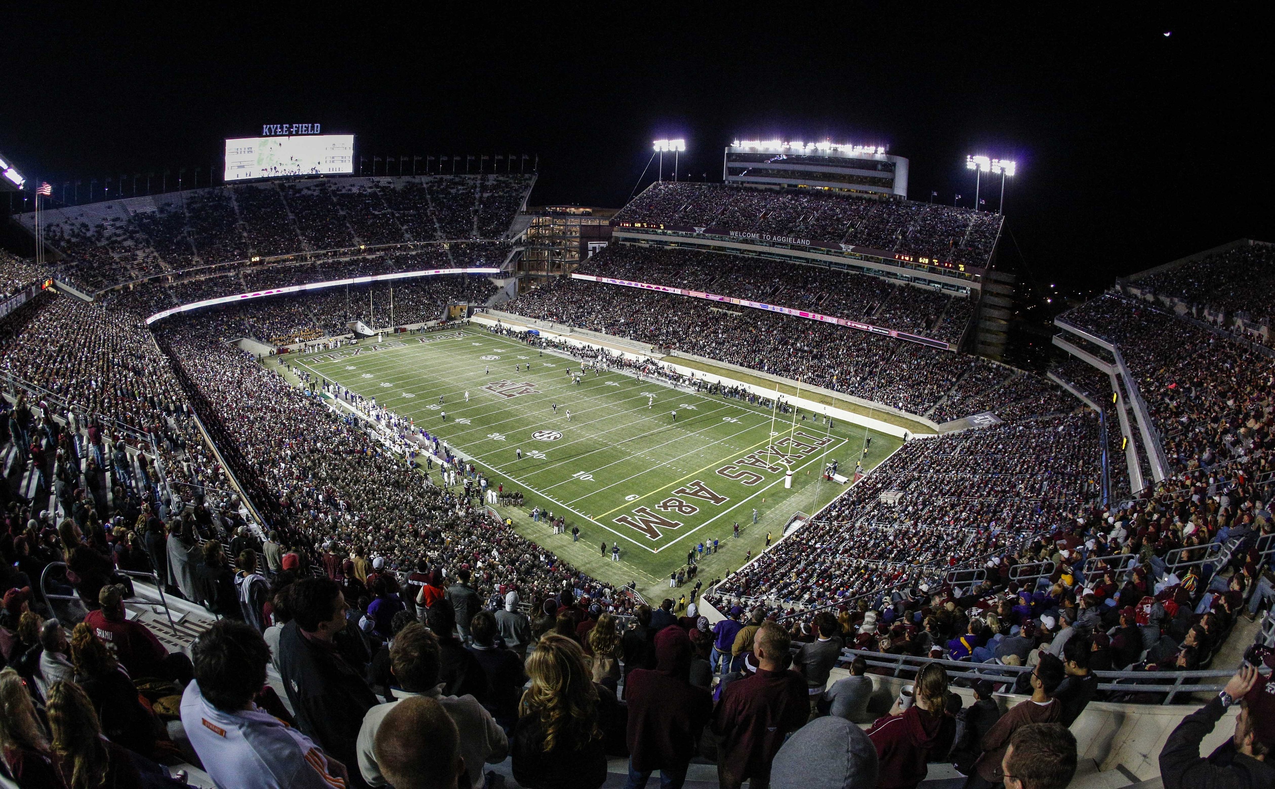 How crowded are the SEC football stadiums?