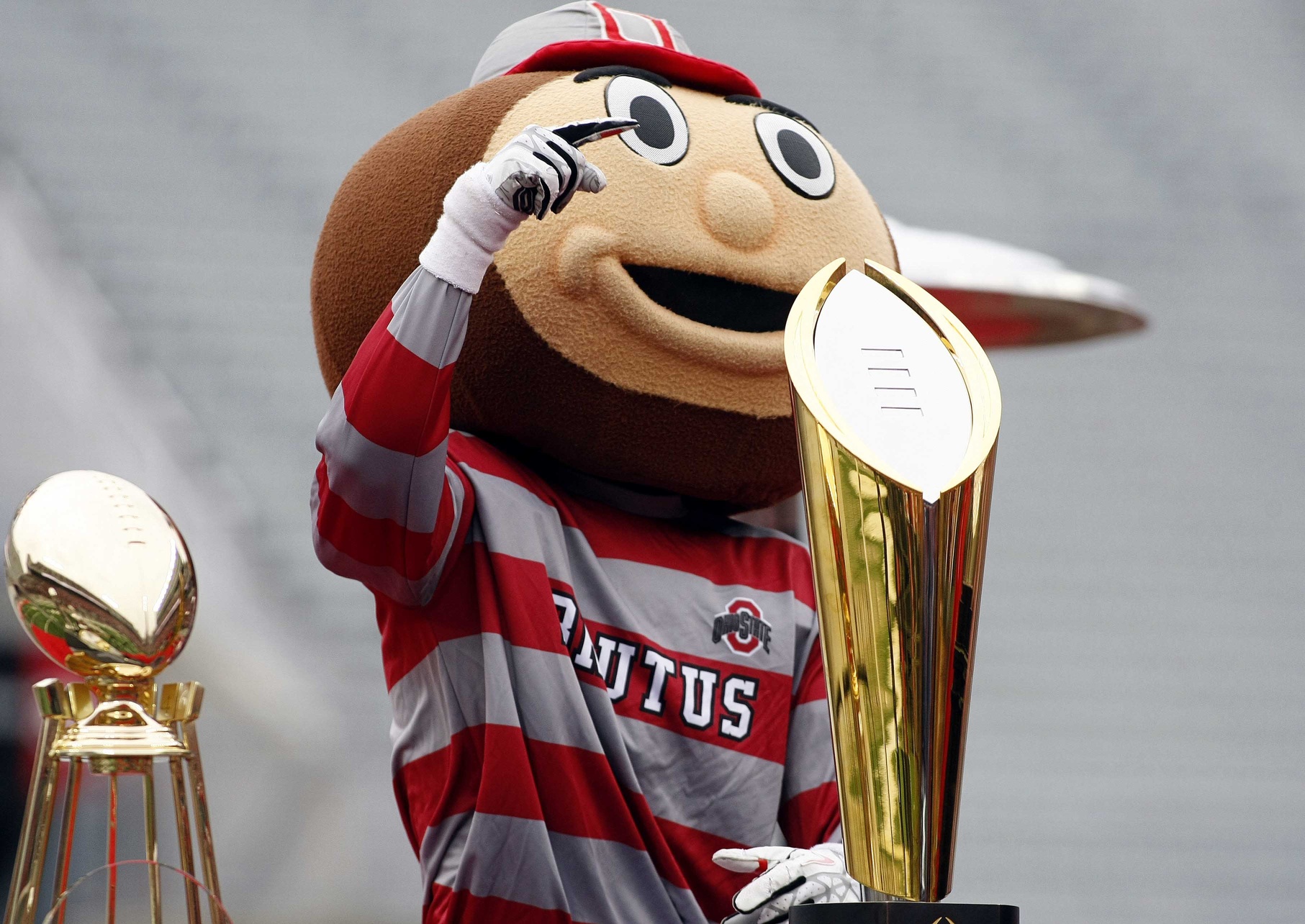 Needing an upset, Brutus Buckeye chomps away for the Gators Needing an upset, Brutus Buckeye chomps away for the Gators