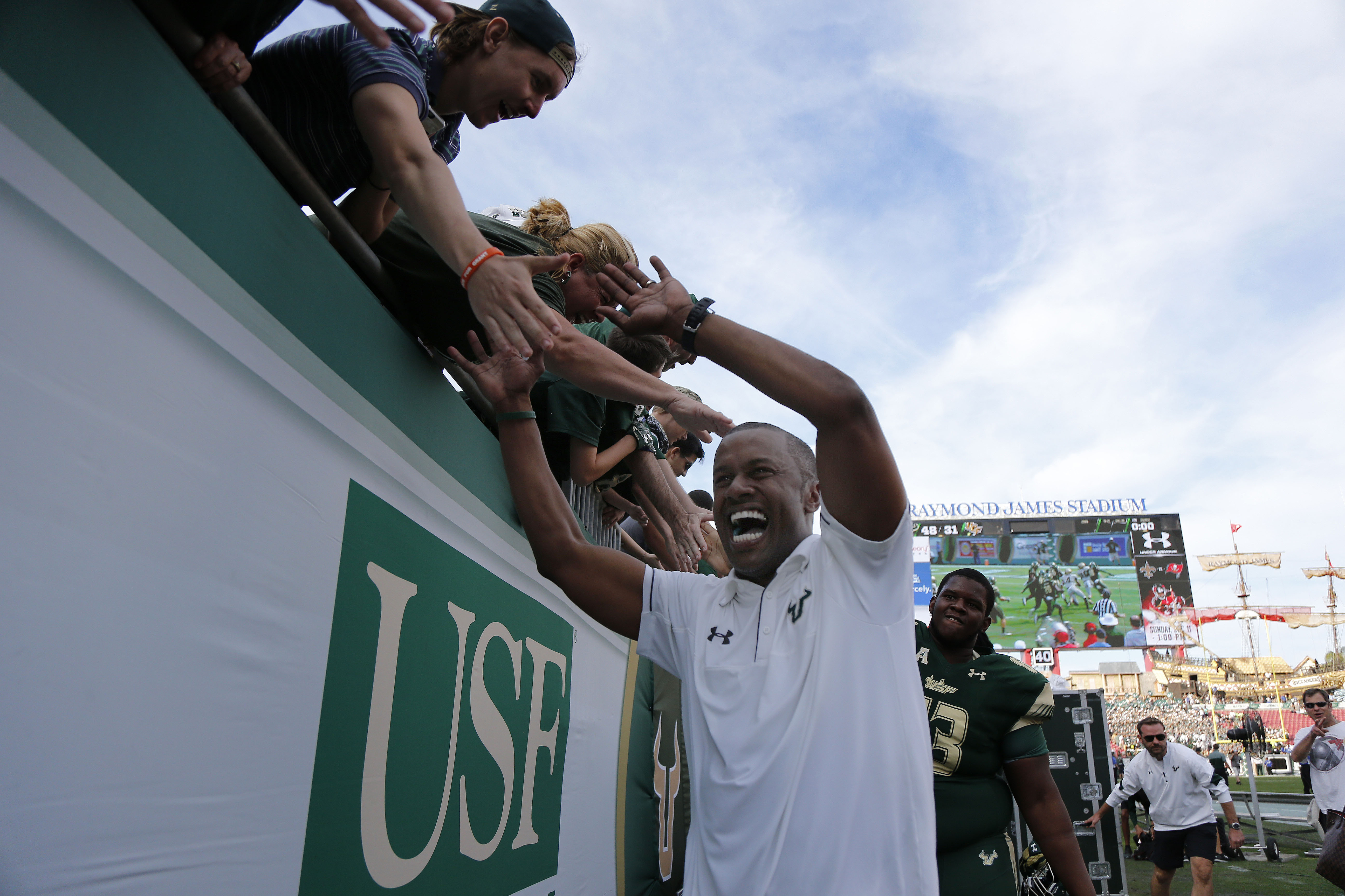 Oregon tabs USF's Willie Taggart as next head coach
