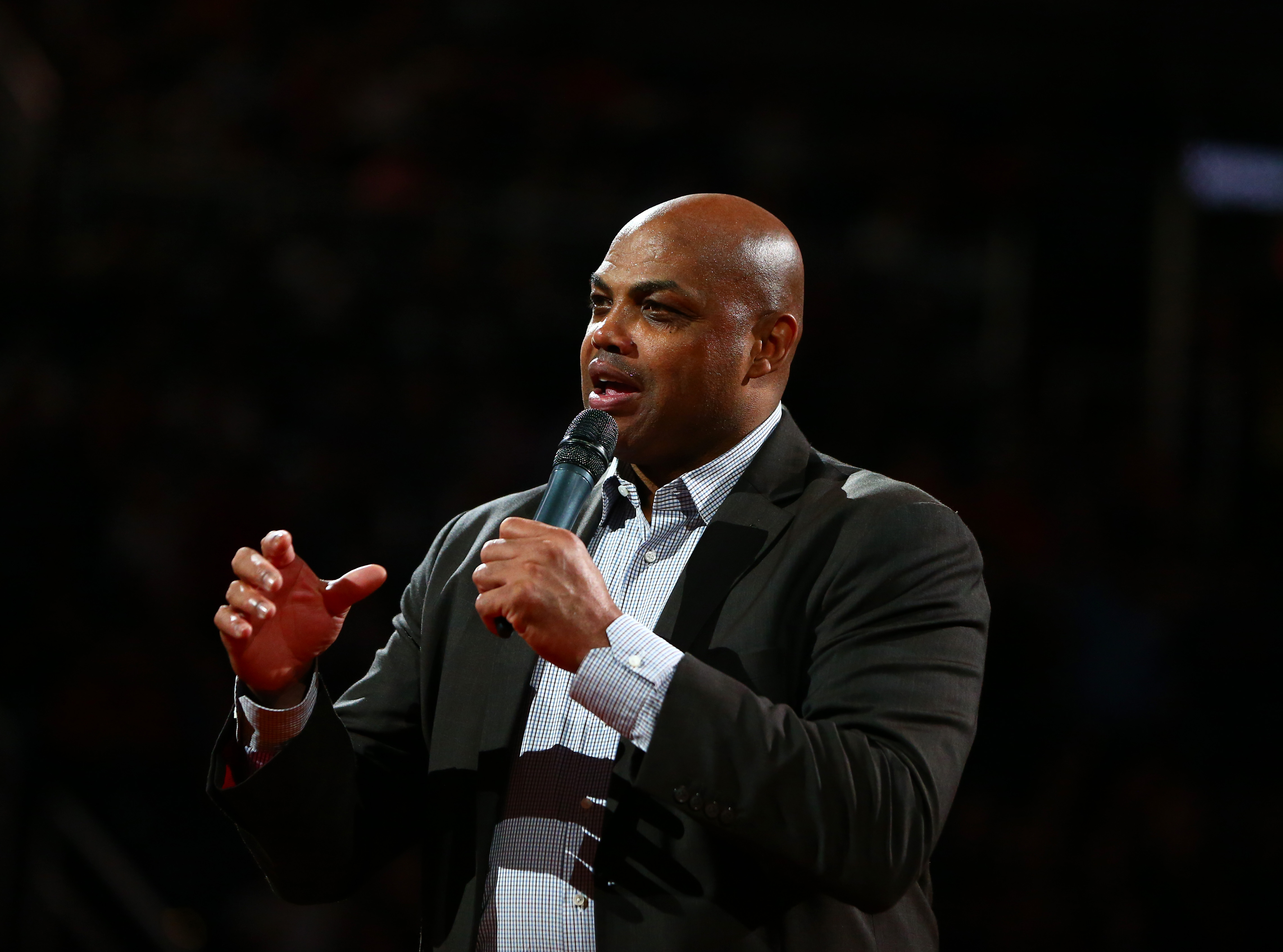 Alabama welcomes Auburn grad Charles Barkley to speak to team