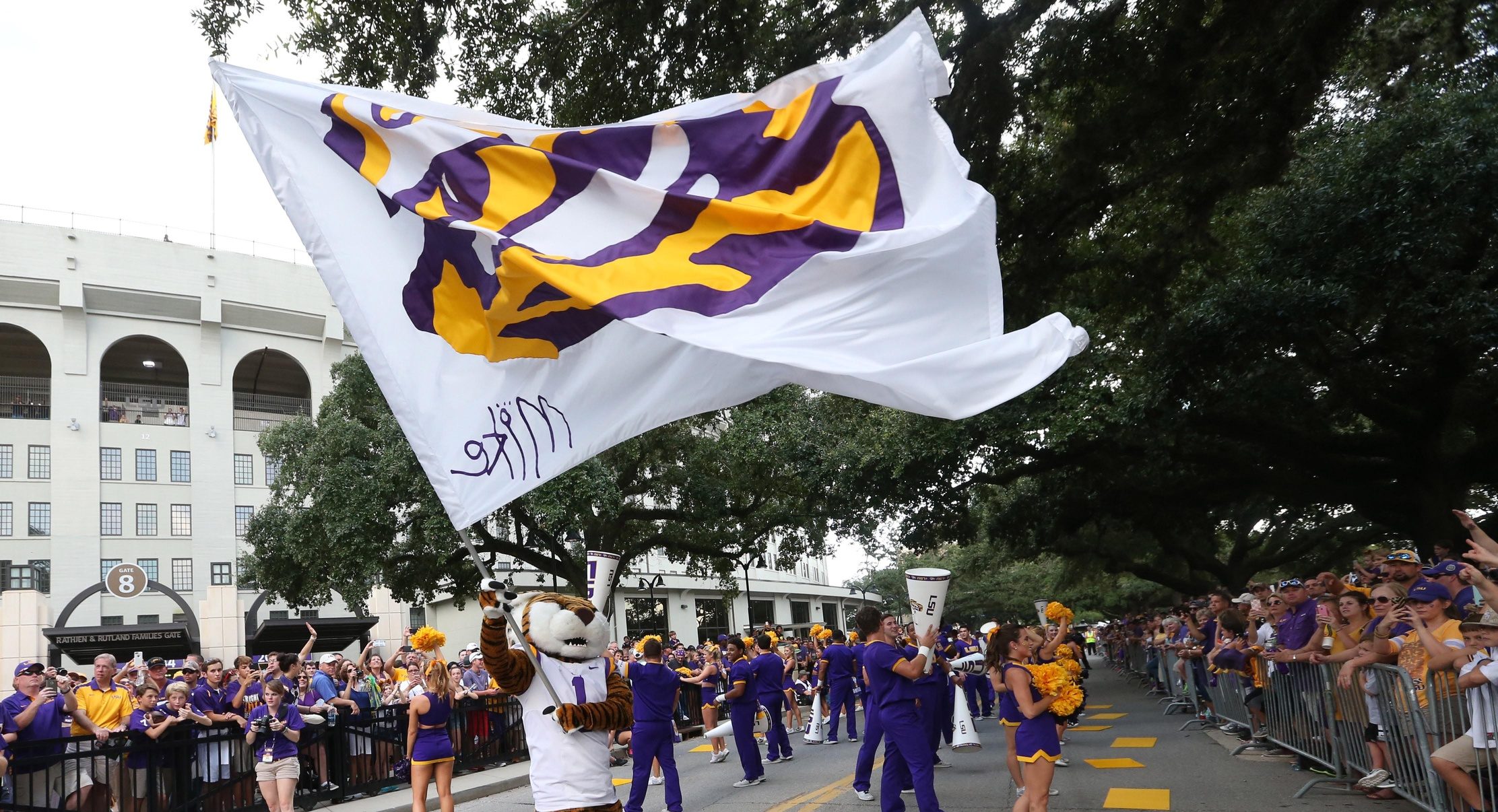 WATCH: LSU unveils new uniform combination ahead of Troy game WATCH: LSU unveils new uniform combination ahead of Troy game