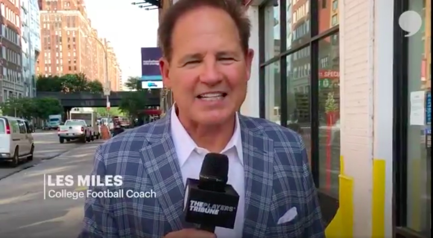 WATCH: Les Miles hilariously takes to the streets of NYC for return of ...