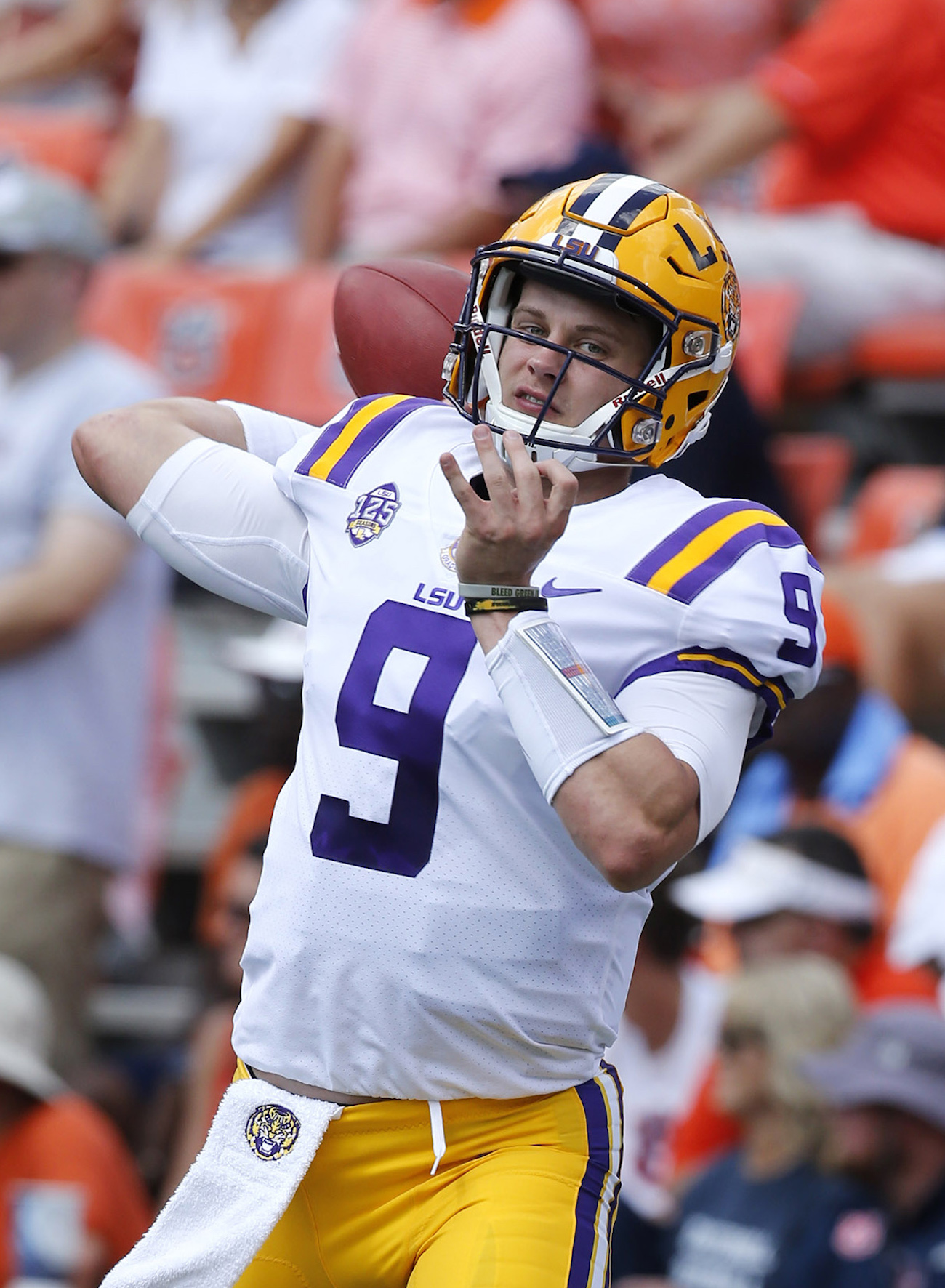 LOOK: Ohio State students recognize LSU QB Joe Burrow with awesome ...