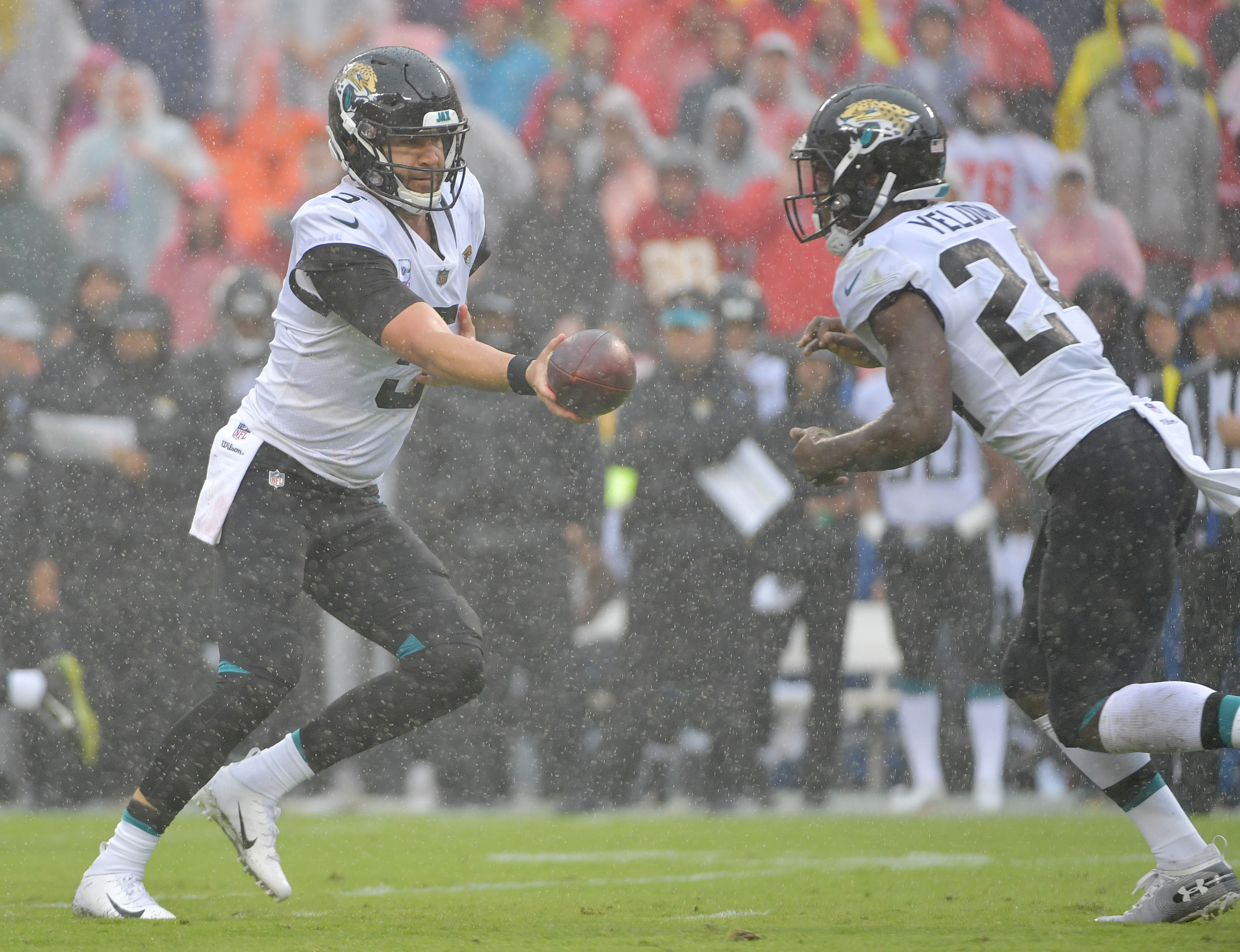 T.J. Yeldon delivers strong all-around performance, boosts Jaguars' offense
