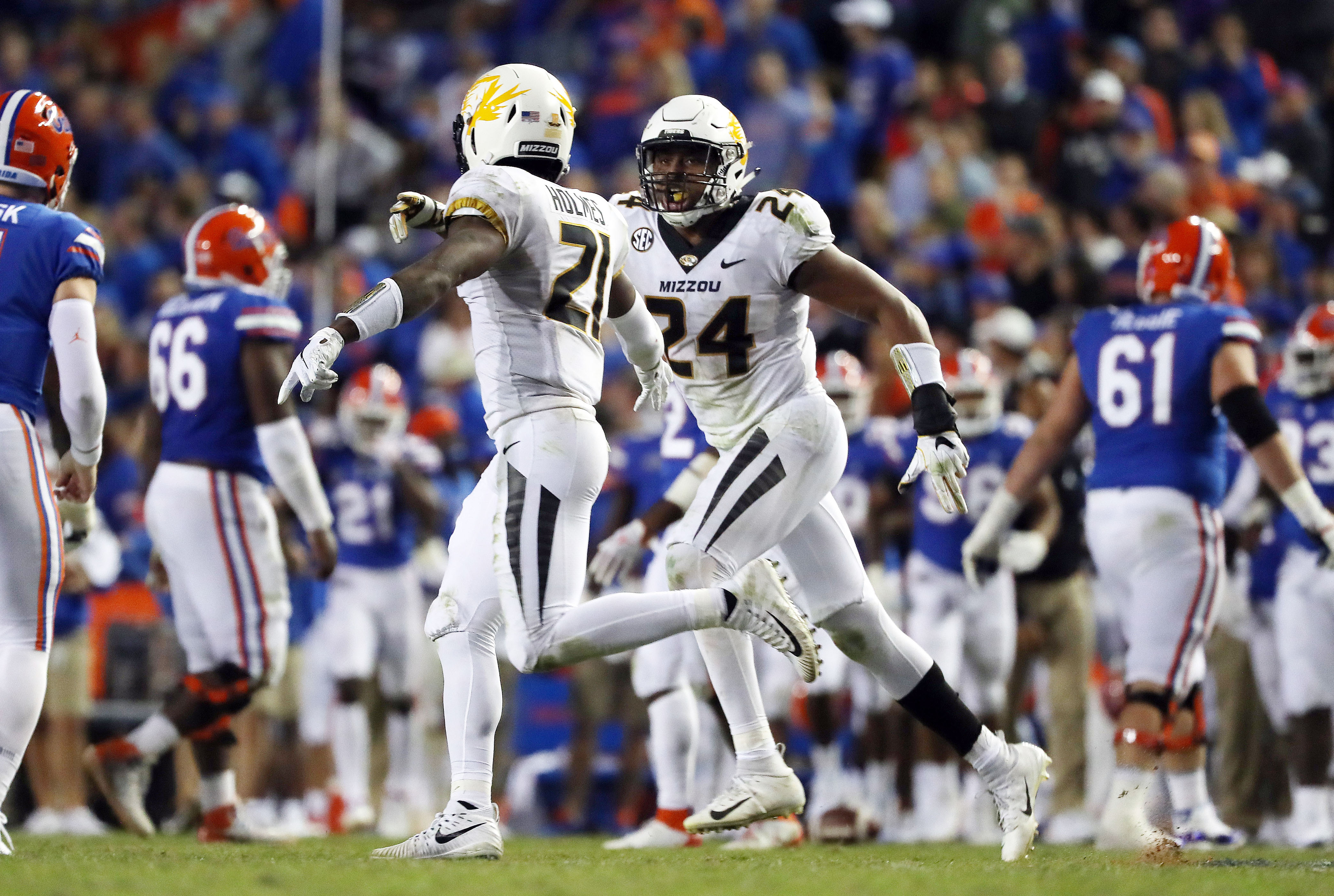 Report: Former Mizzou LB Terez Hall lands first NFL contract as ...
