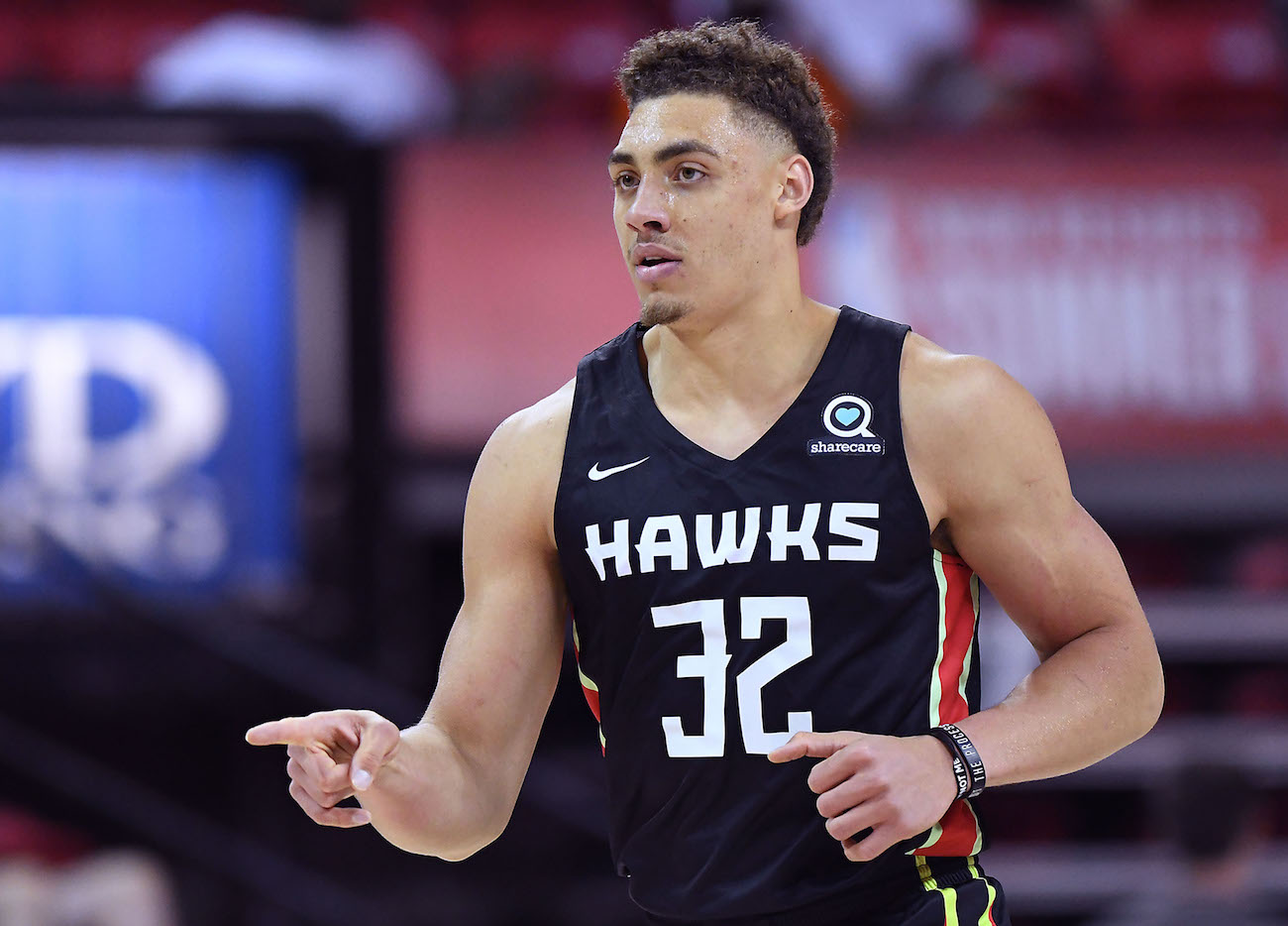 Former Kentucky big man Reid Travis signs first pro contract with ...