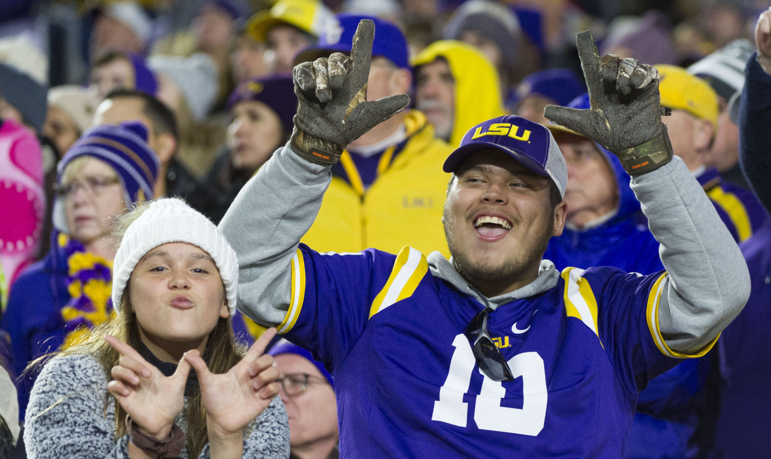 LSU officially inks nation's No. 1 tight end recruit out of Georgia