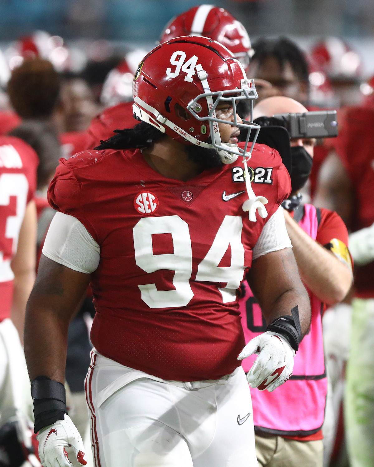 Alabama lineman DJ Dale surprises his girlfriend with A-Day proposal