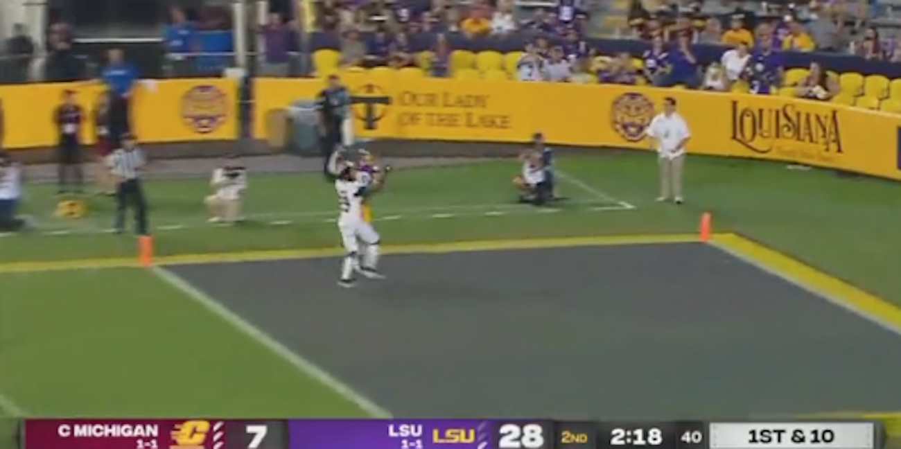 Jack Bech reels in incredible 1-handed touchdown catch for LSU