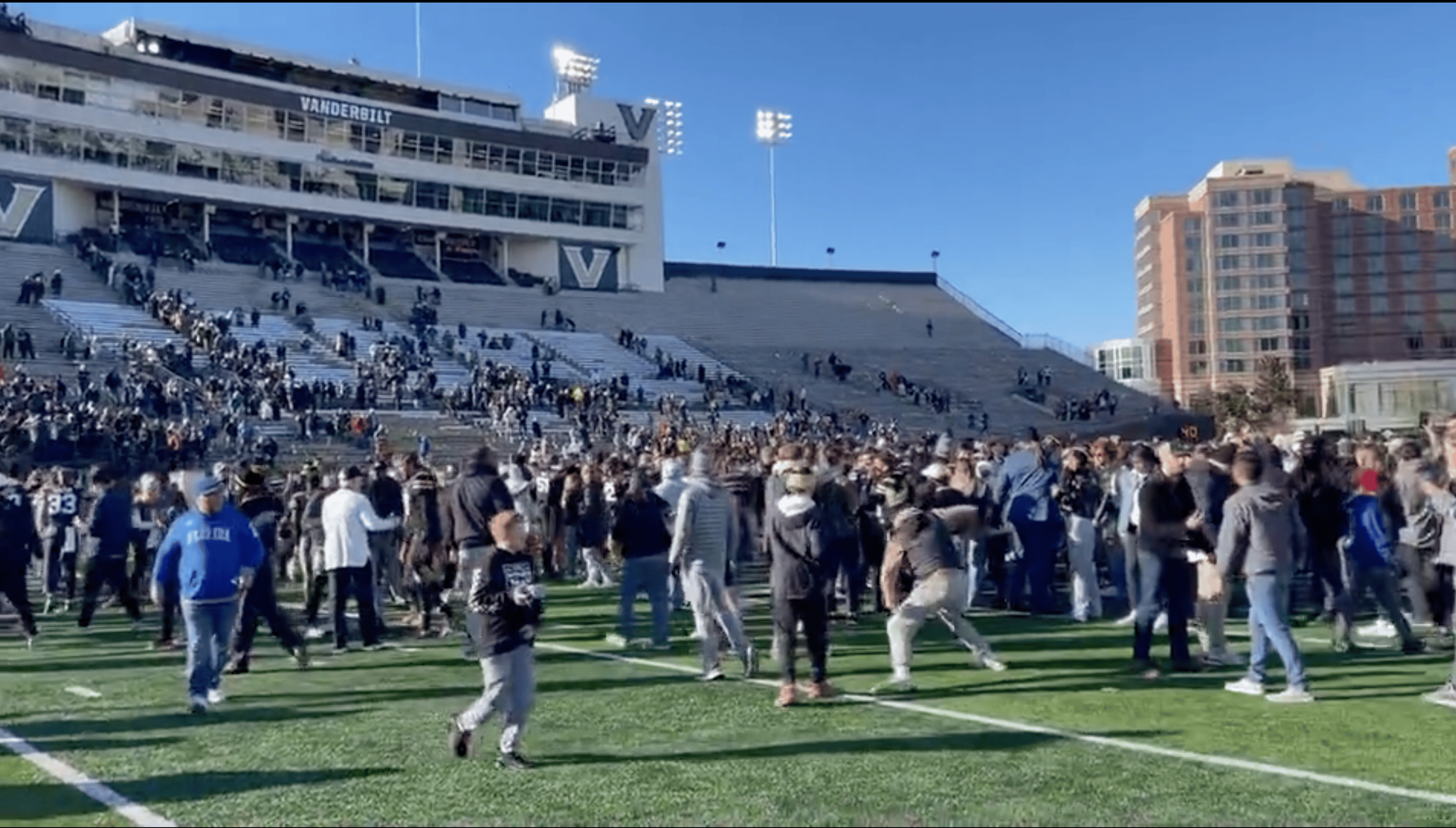 Vanderbilt fans have slowest, most orderly rushing the field after ...