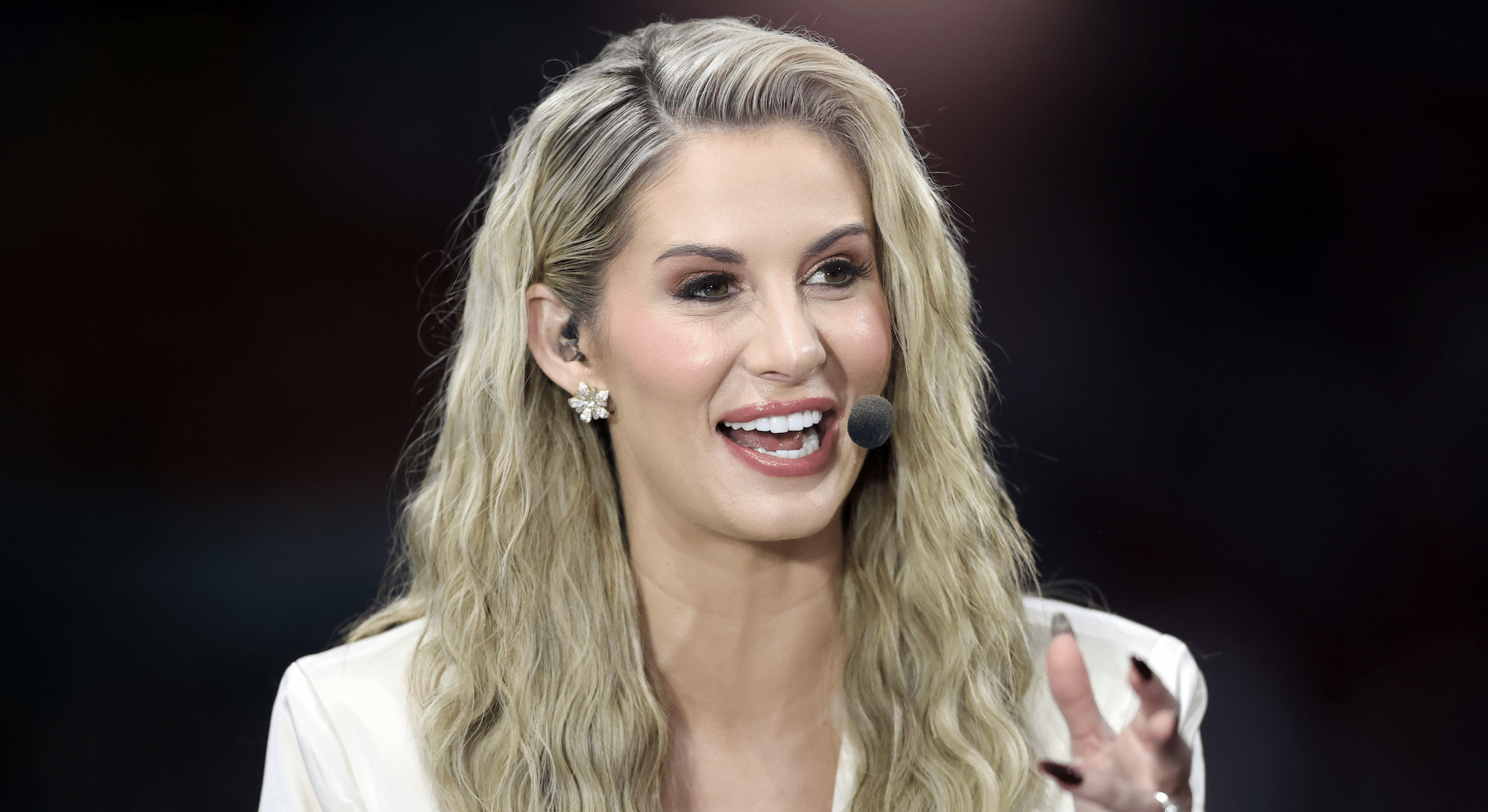 Laura Rutledge reflects on working the NFL Draft while 9 months pregnant