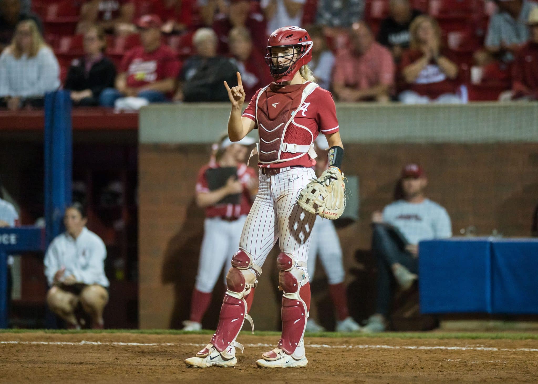Alabama softball outlasts Northwestern, advances to Women's College ...